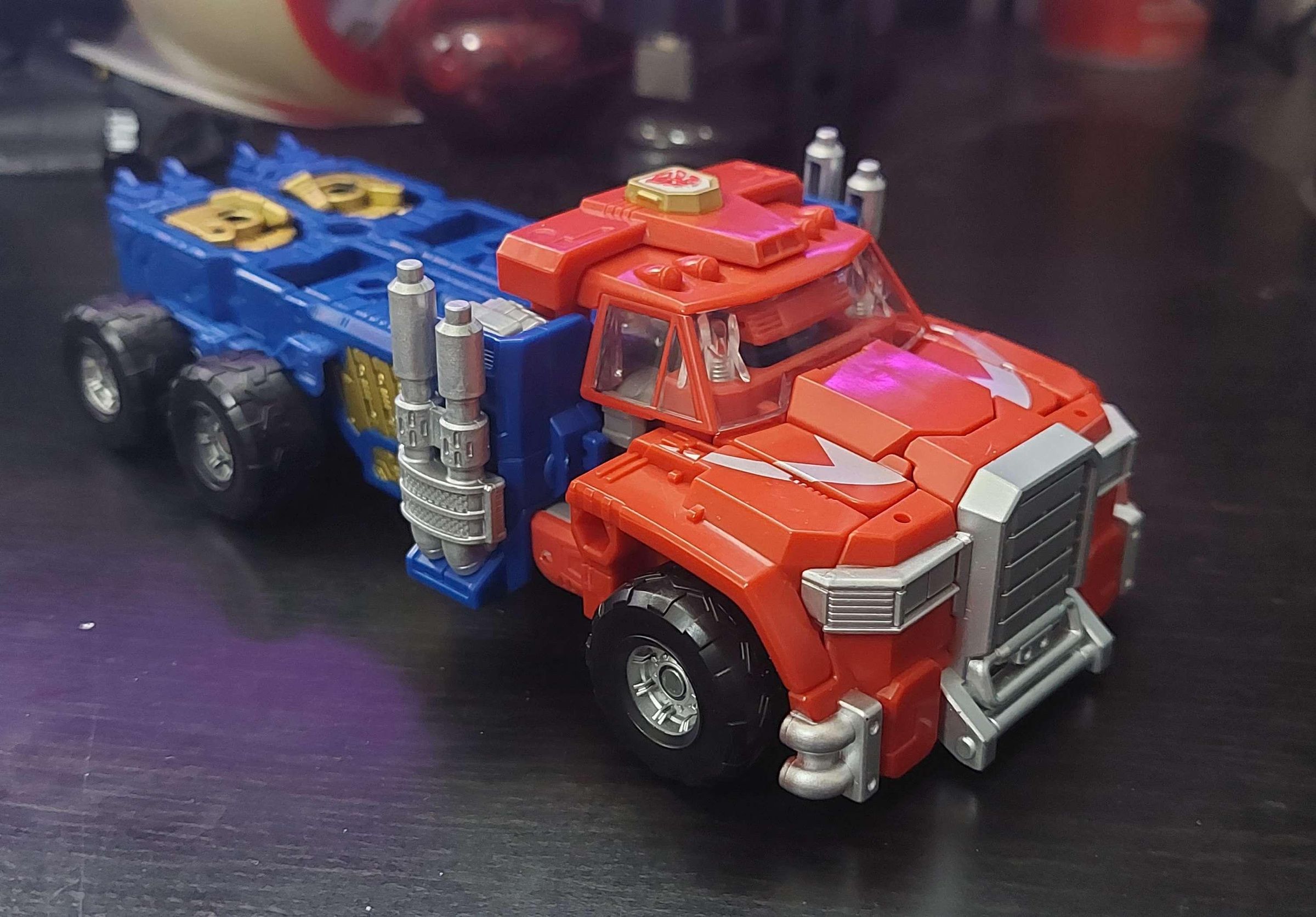 How to Convert Legacy Armada Optimus Prime From Core Robot to Truck and ...