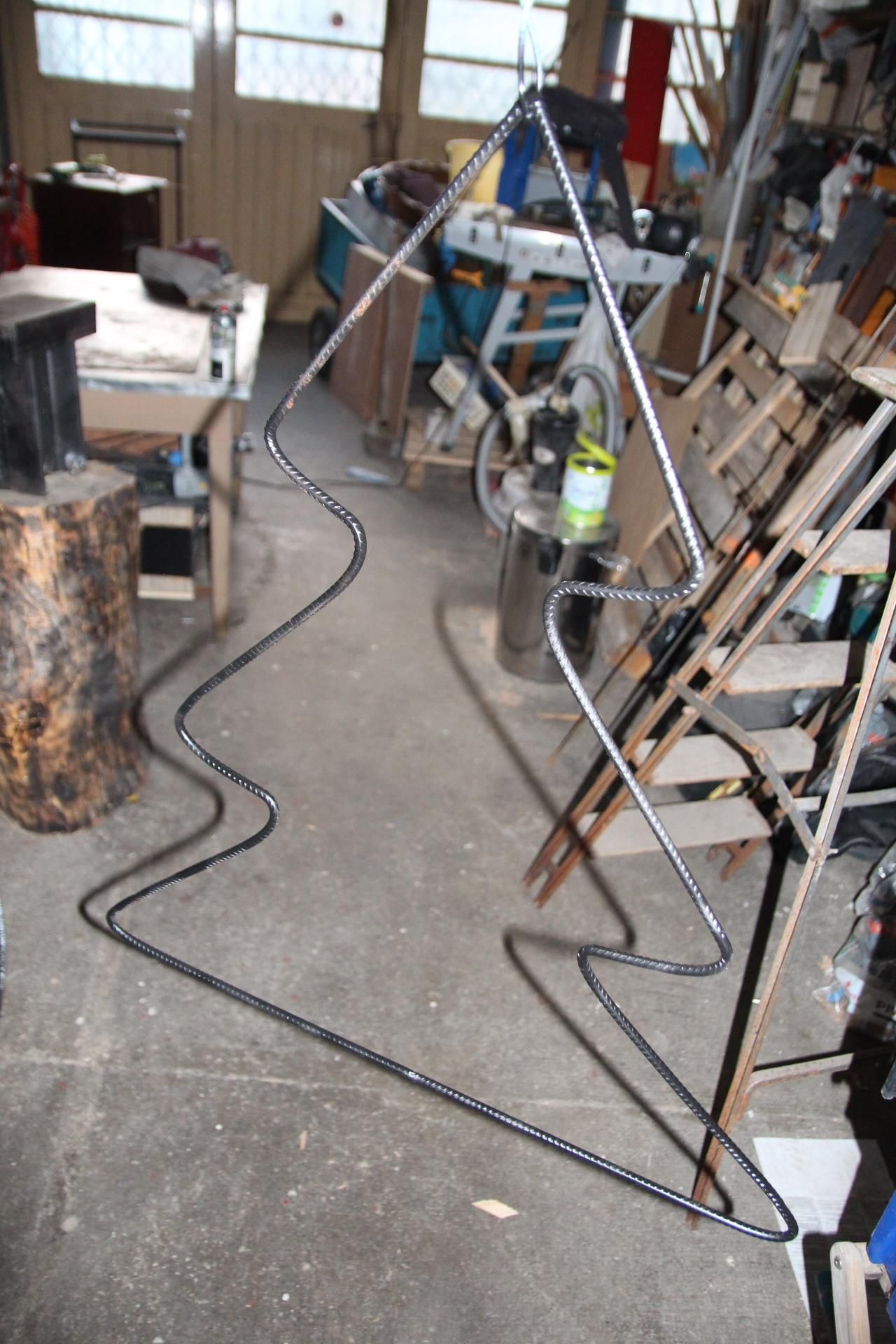 Simple Metal Christmas Tree : 7 Steps (with Pictures) - Instructables