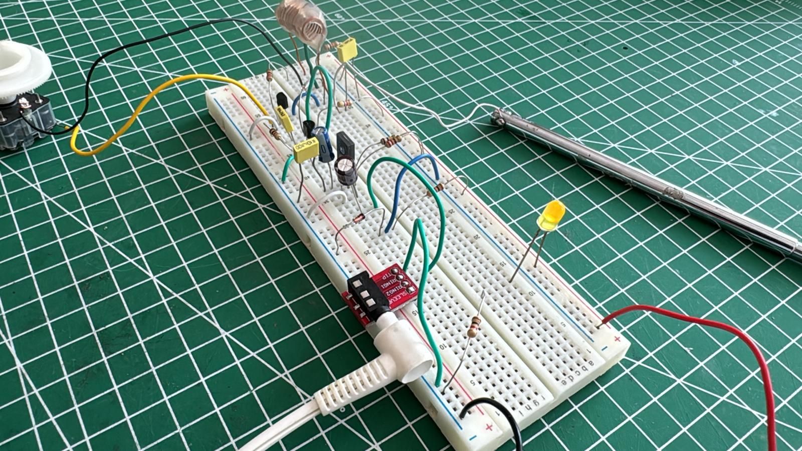 Simple FM Radio (Updated) : 6 Steps (with Pictures) - Instructables