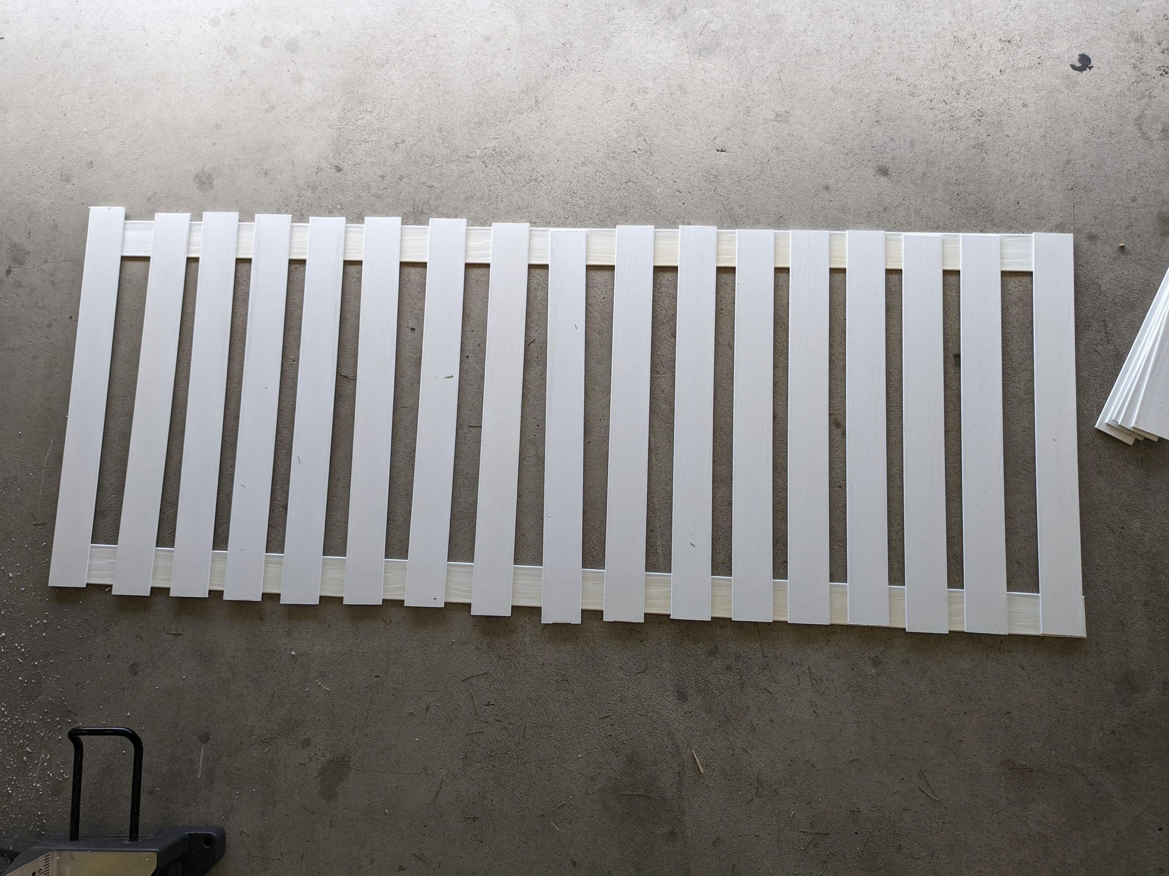 Repurpose Vinyl Blinds Into Modern Slatted Planter Wall : 12 Steps ...
