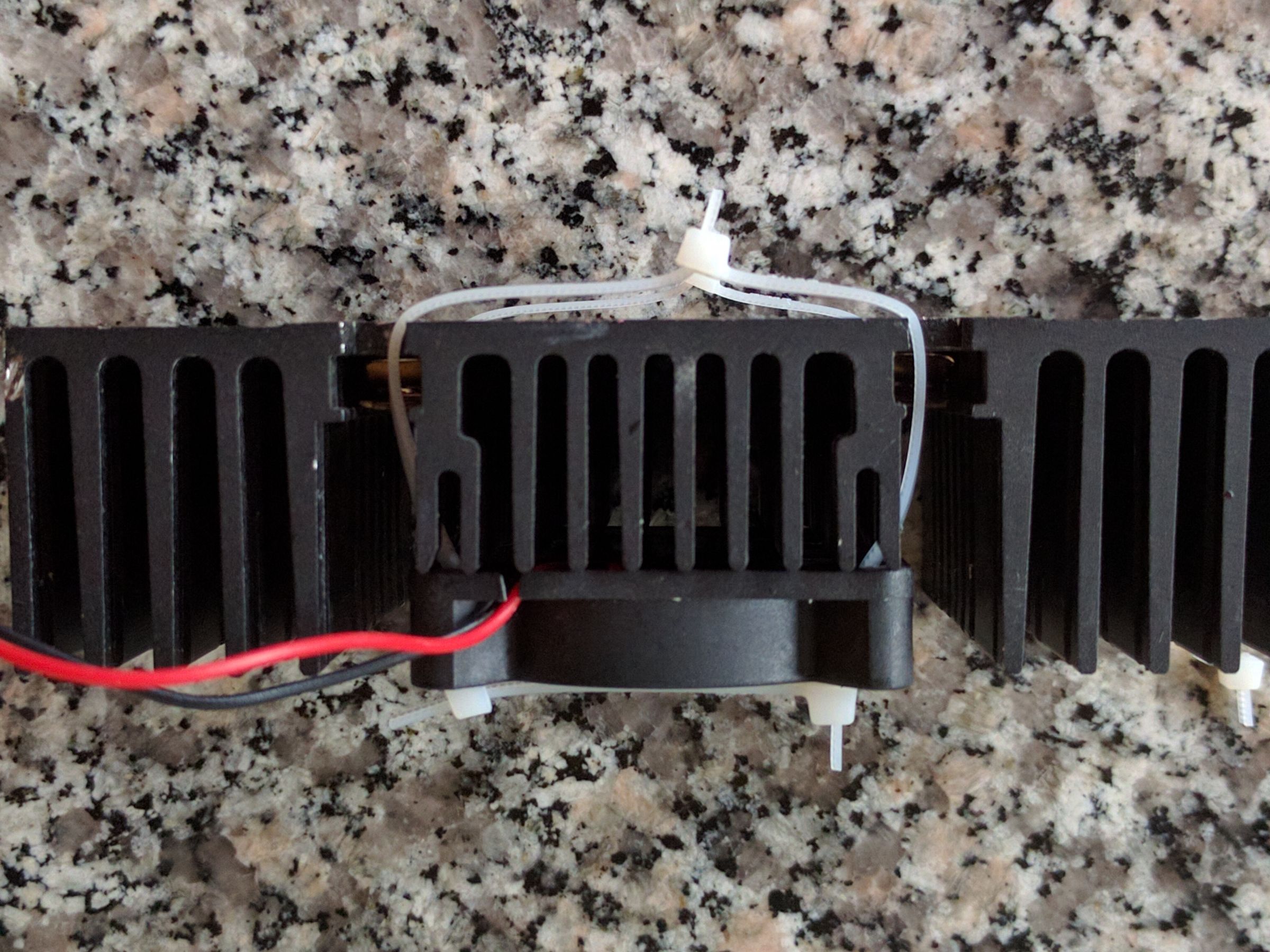 Peltier Aluminum Can Fridge : 5 Steps (with Pictures) - Instructables