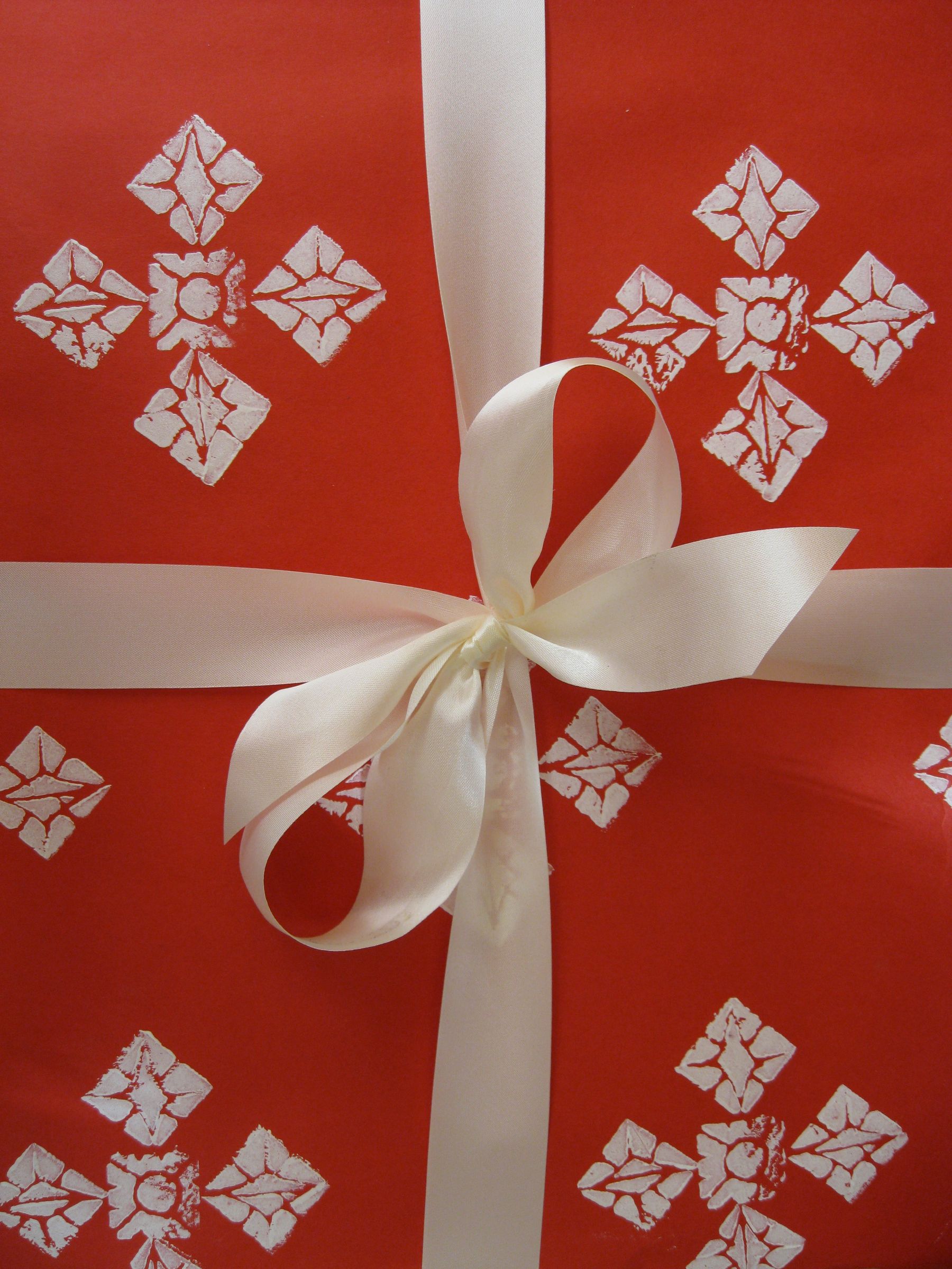 Snowflake Pattern Gift Wrap : 18 Steps (with Pictures) - Instructables