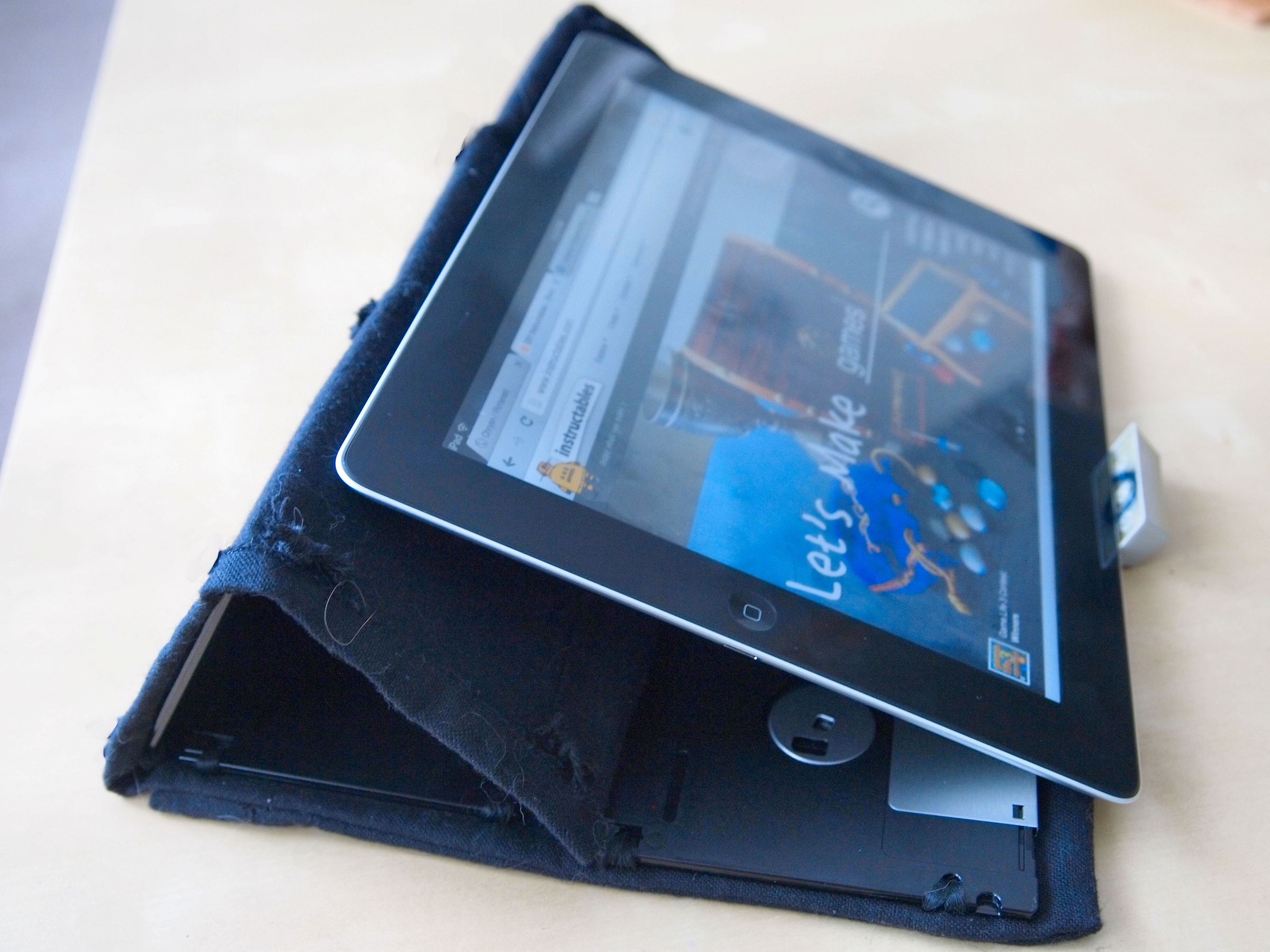 Floppy Disk Ipad Sleeve/Stand : 7 Steps - Instructables