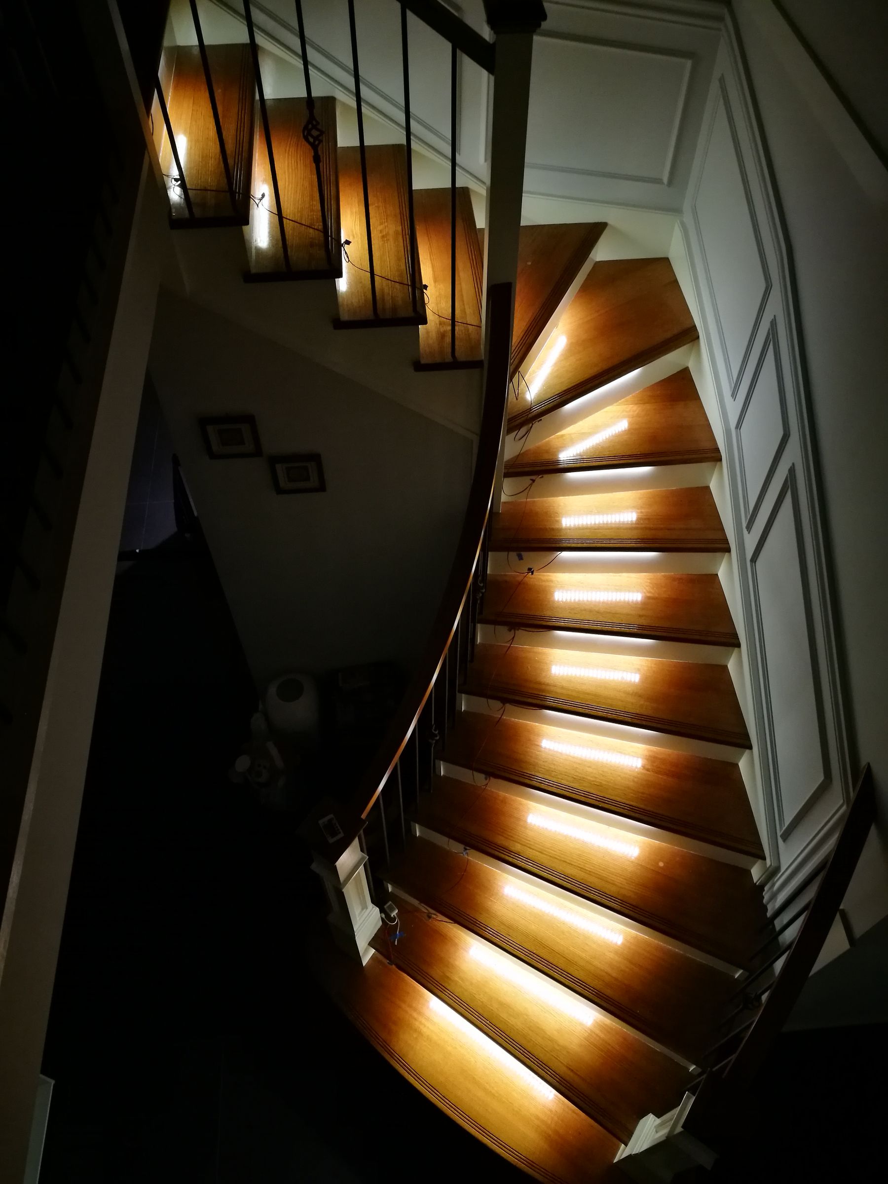 Stair Lighting With Motion Detection and Following Lights : 7 Steps ...