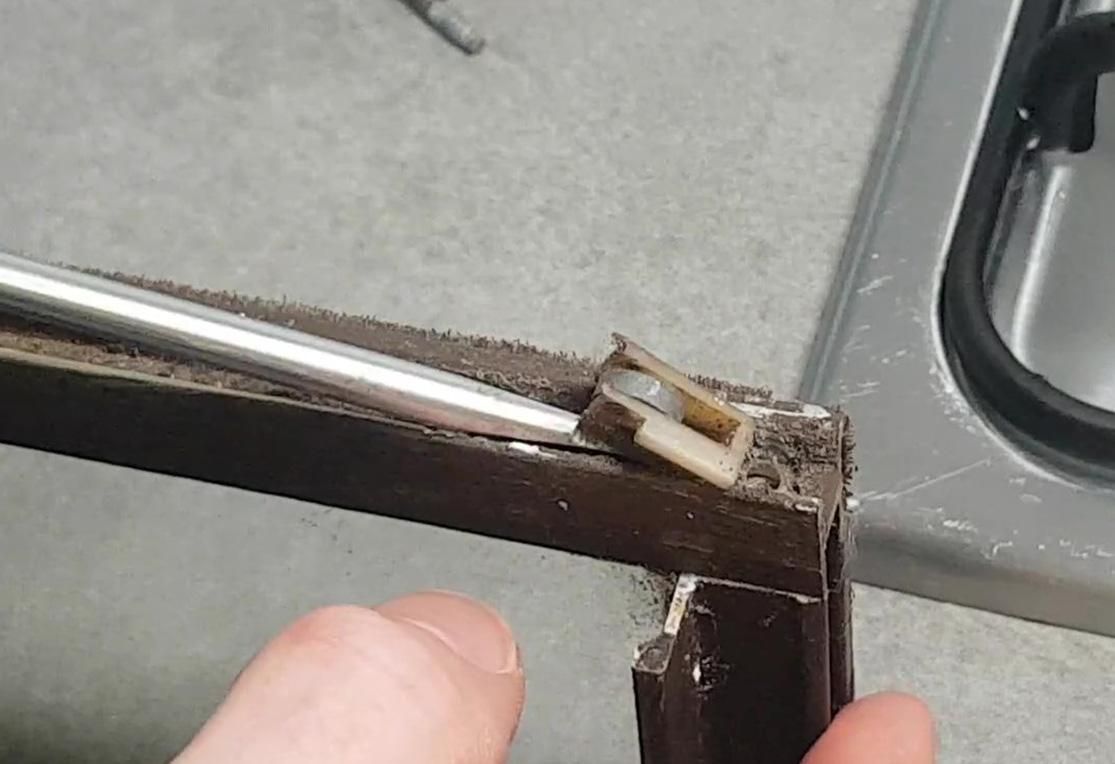 Fixing Sliding Aluminium Windows : 5 Steps (with Pictures) - Instructables