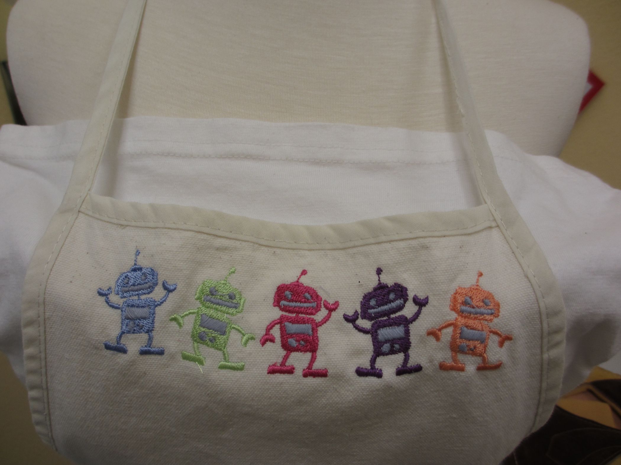 Machine Embroidery for a Child's Apron : 3 Steps - Instructables