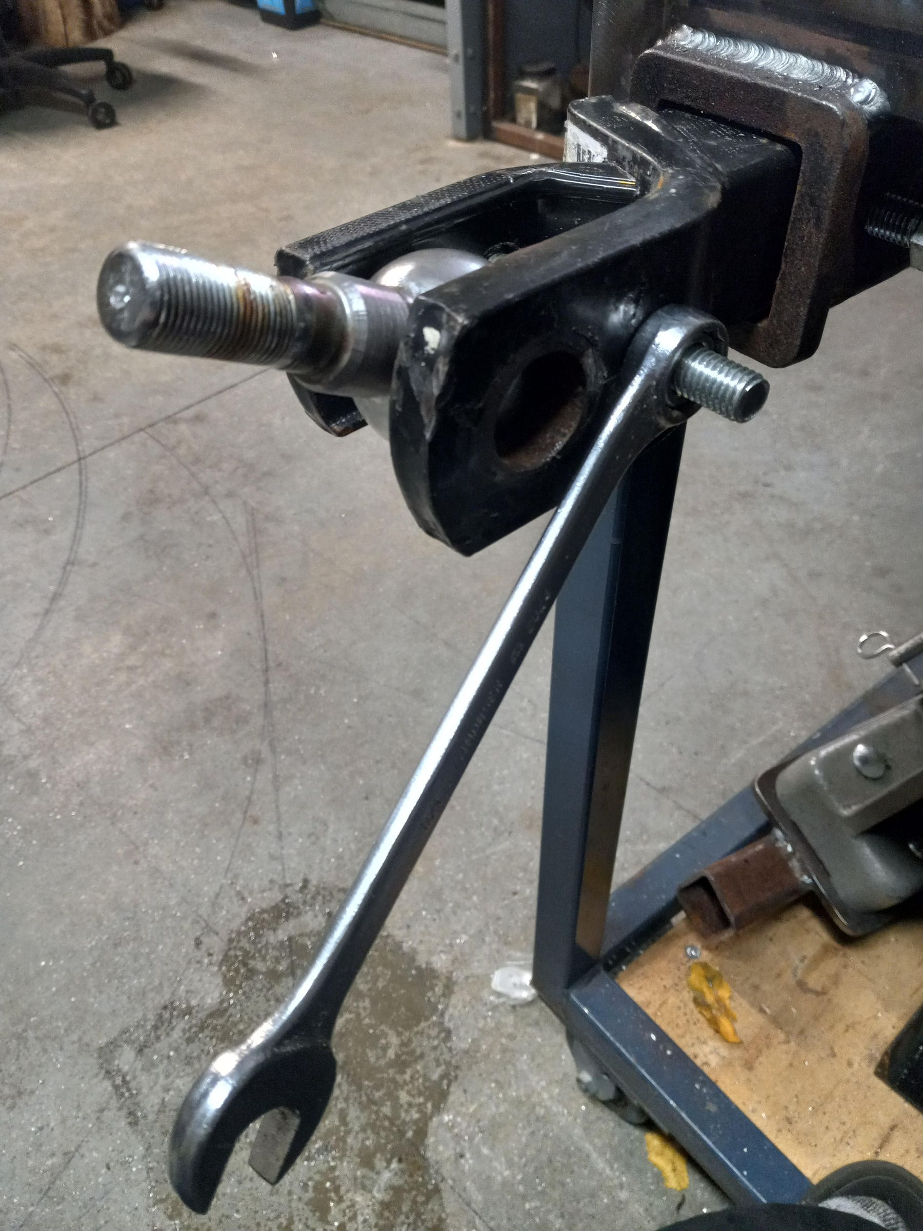 DIY Ball Swivel for Vise/Welding Positioner Out of Reclaimed 2x2 ...