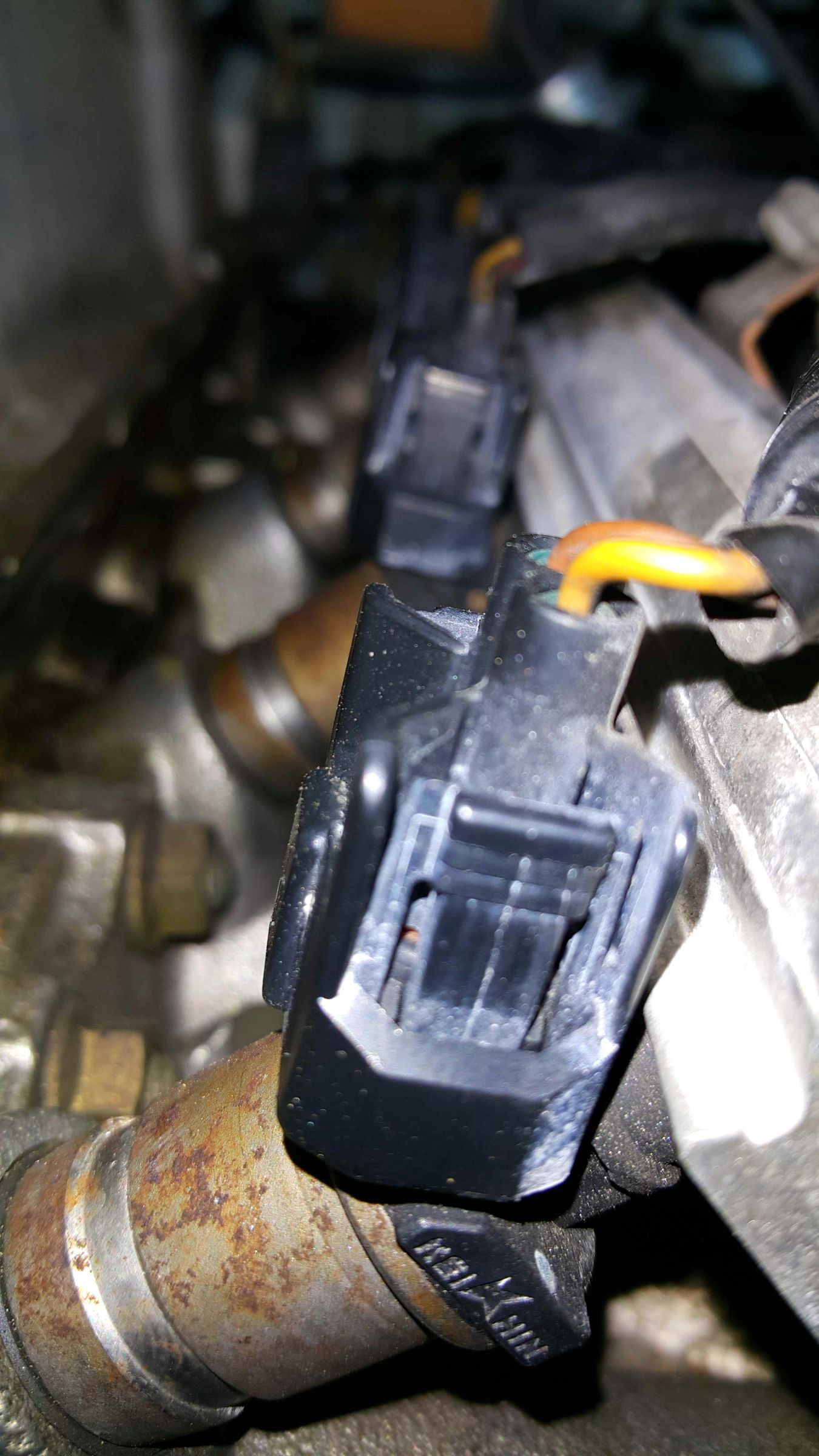 Replacing Fuel Injectors (Honda Civic 1999 D15B) : 6 Steps (with ...
