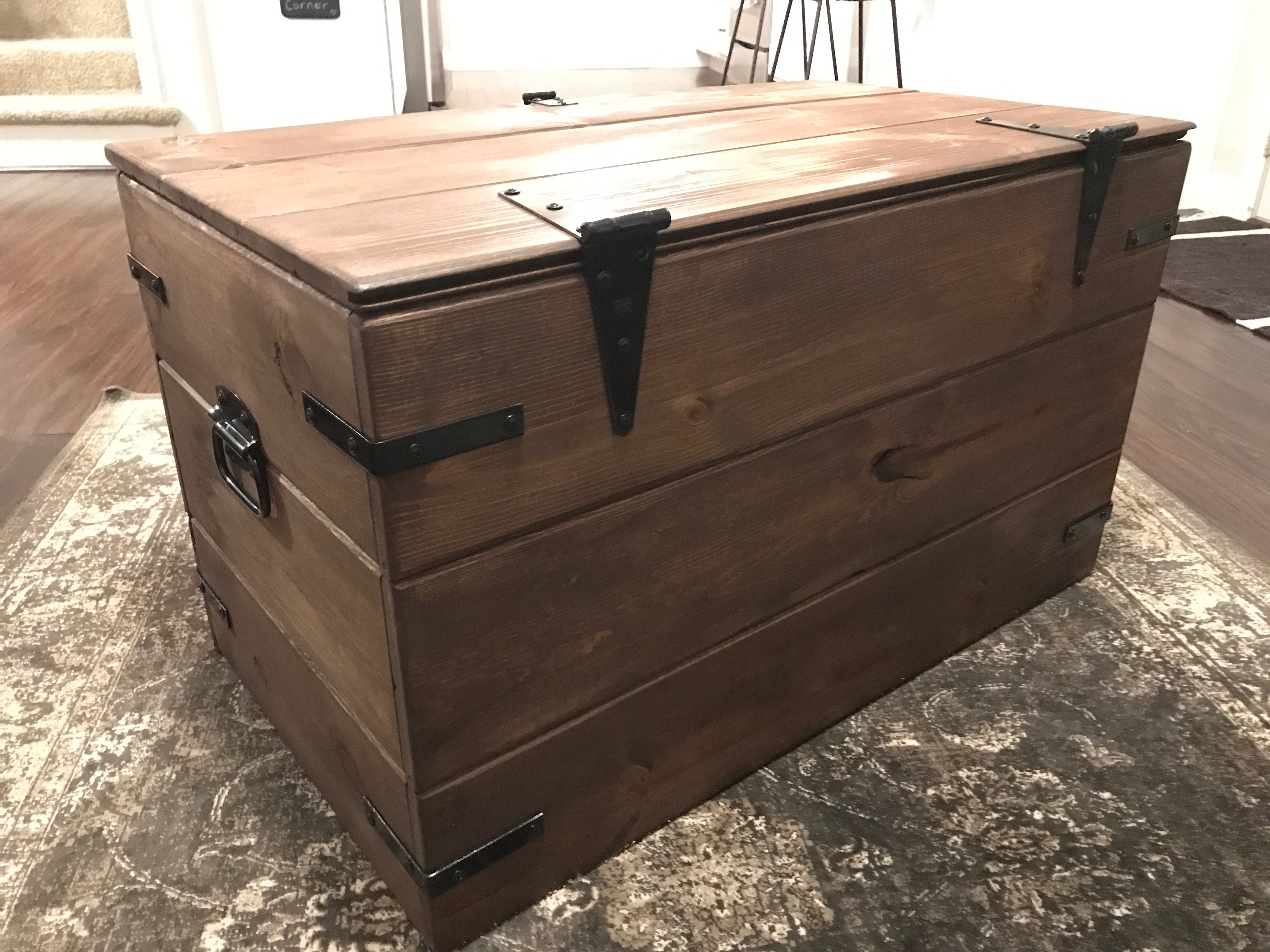 Rustic Wood Chest Toybox : 10 Steps (with Pictures) - Instructables