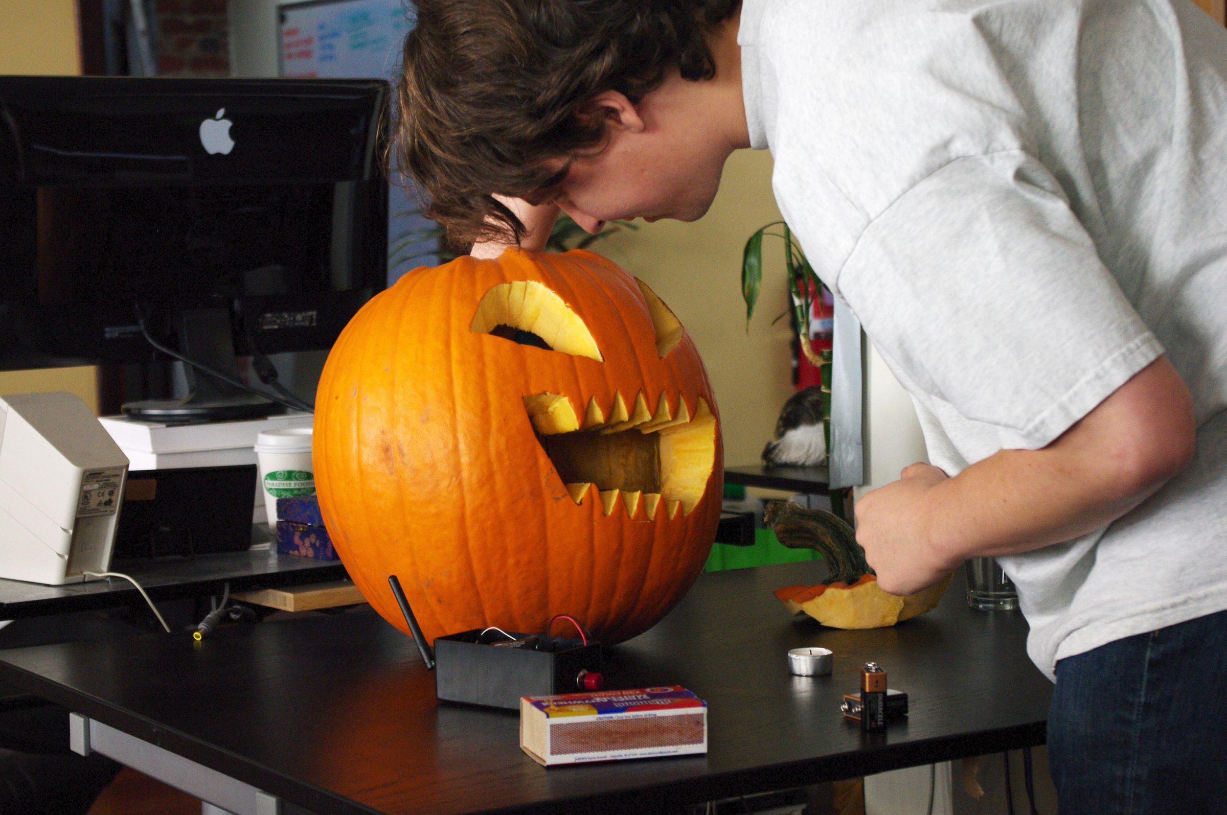 Flamethrowing Jack-O'-Lantern : 25 Steps (with Pictures) - Instructables