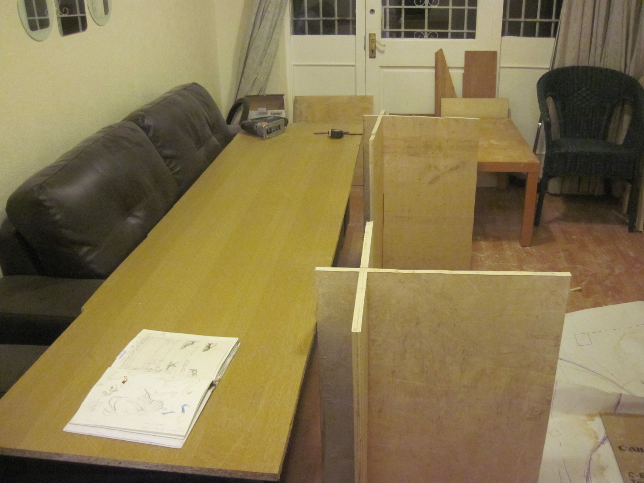 Simple Assemblable Desk - Instructables