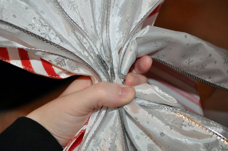 Make Your Own Giant Decorative Bow - Easily! : 10 Steps - Instructables