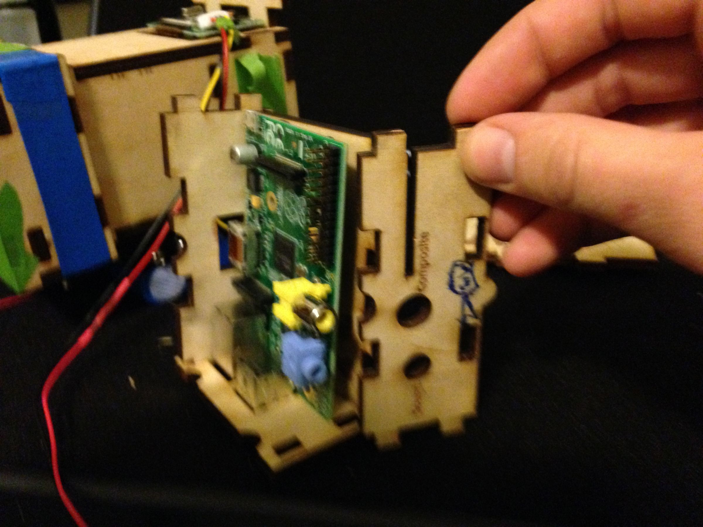 Augment Your Reality With the ITorch Raspberry Pi Flashlight Projector ...