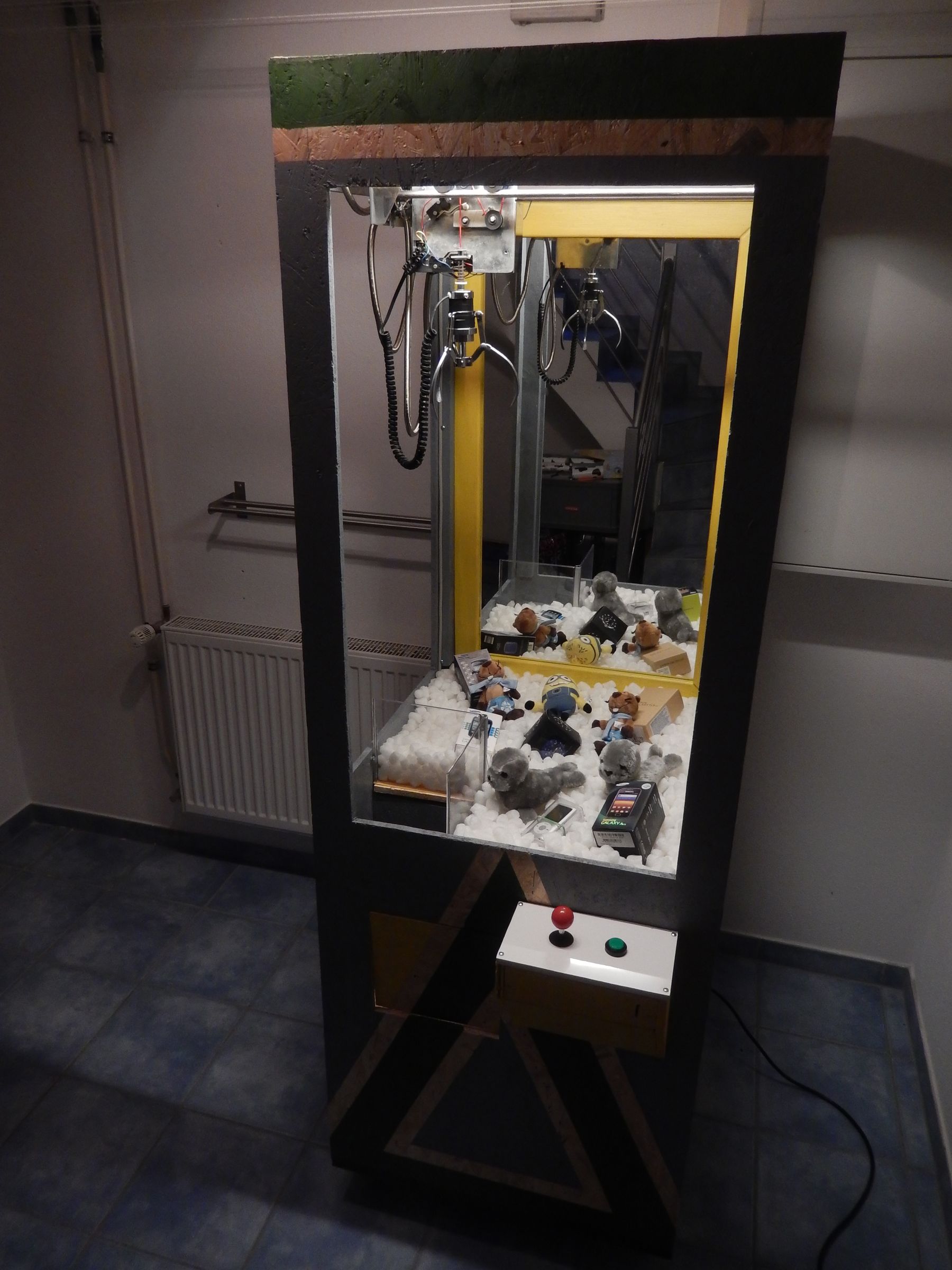 HOMEMADE CLAW MACHINE : 7 Steps (with Pictures) - Instructables