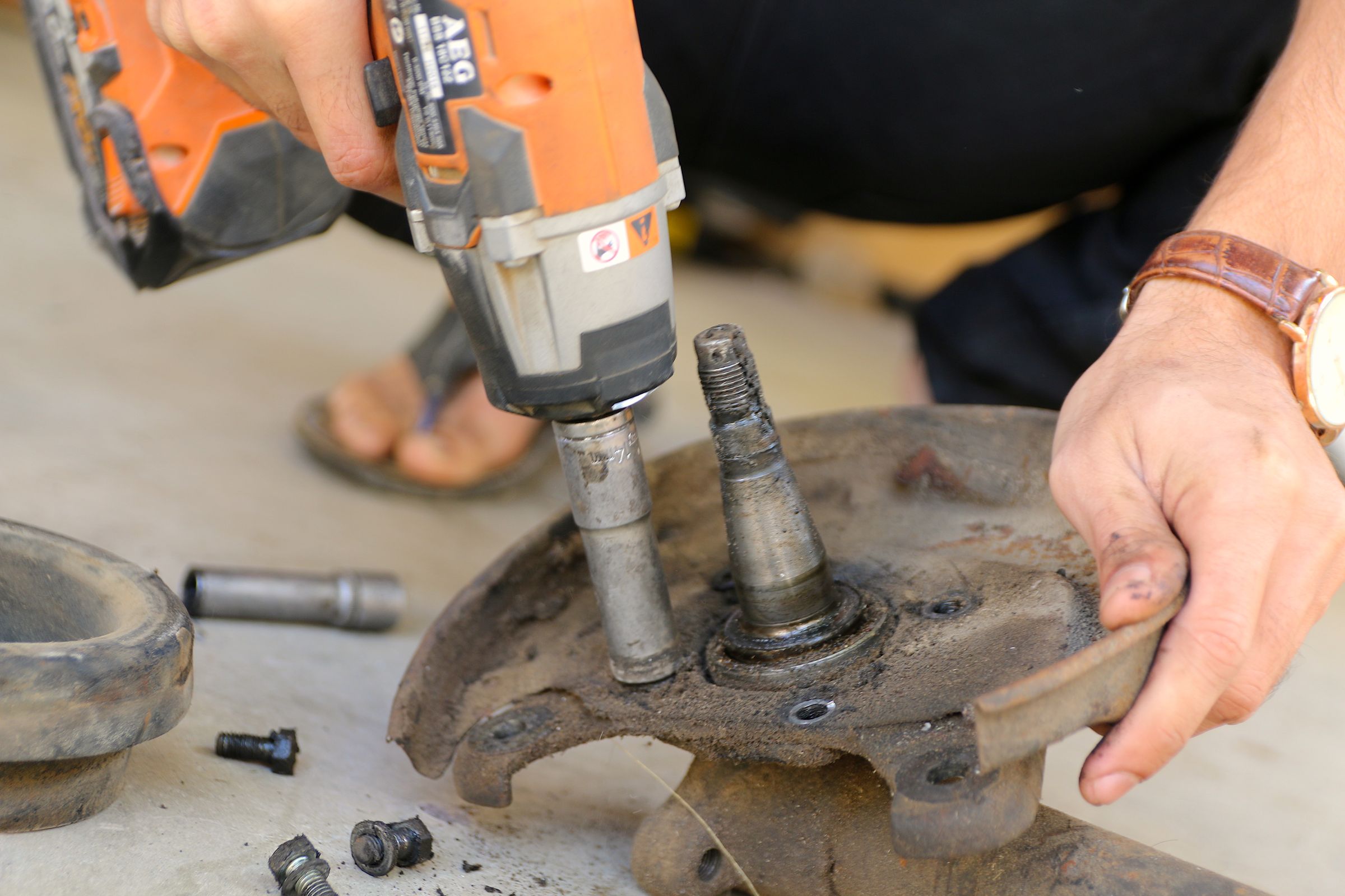 DIY Shock Absorber Stool : 9 Steps (with Pictures) - Instructables