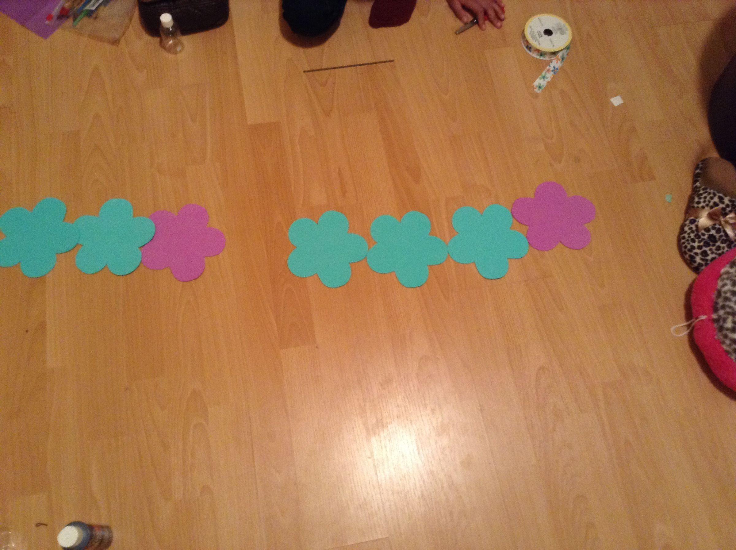 How to Make a Flower Chain : 6 Steps - Instructables