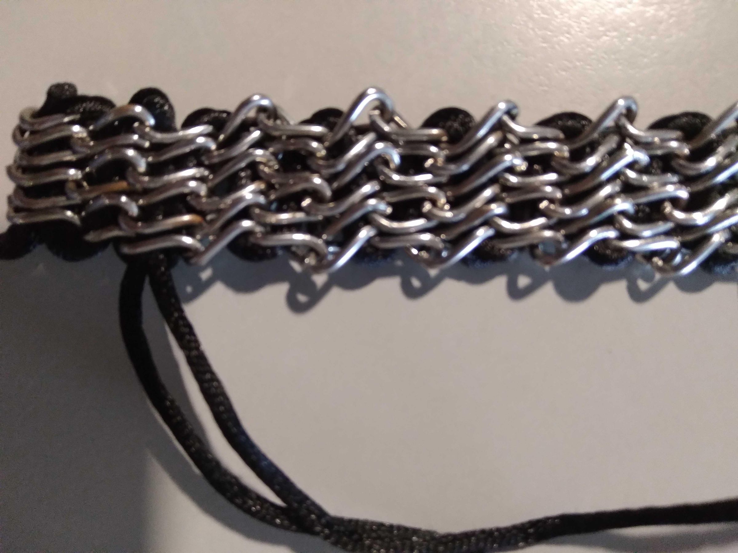 Chain and Intertwined Thread Bracelet : 6 Steps - Instructables