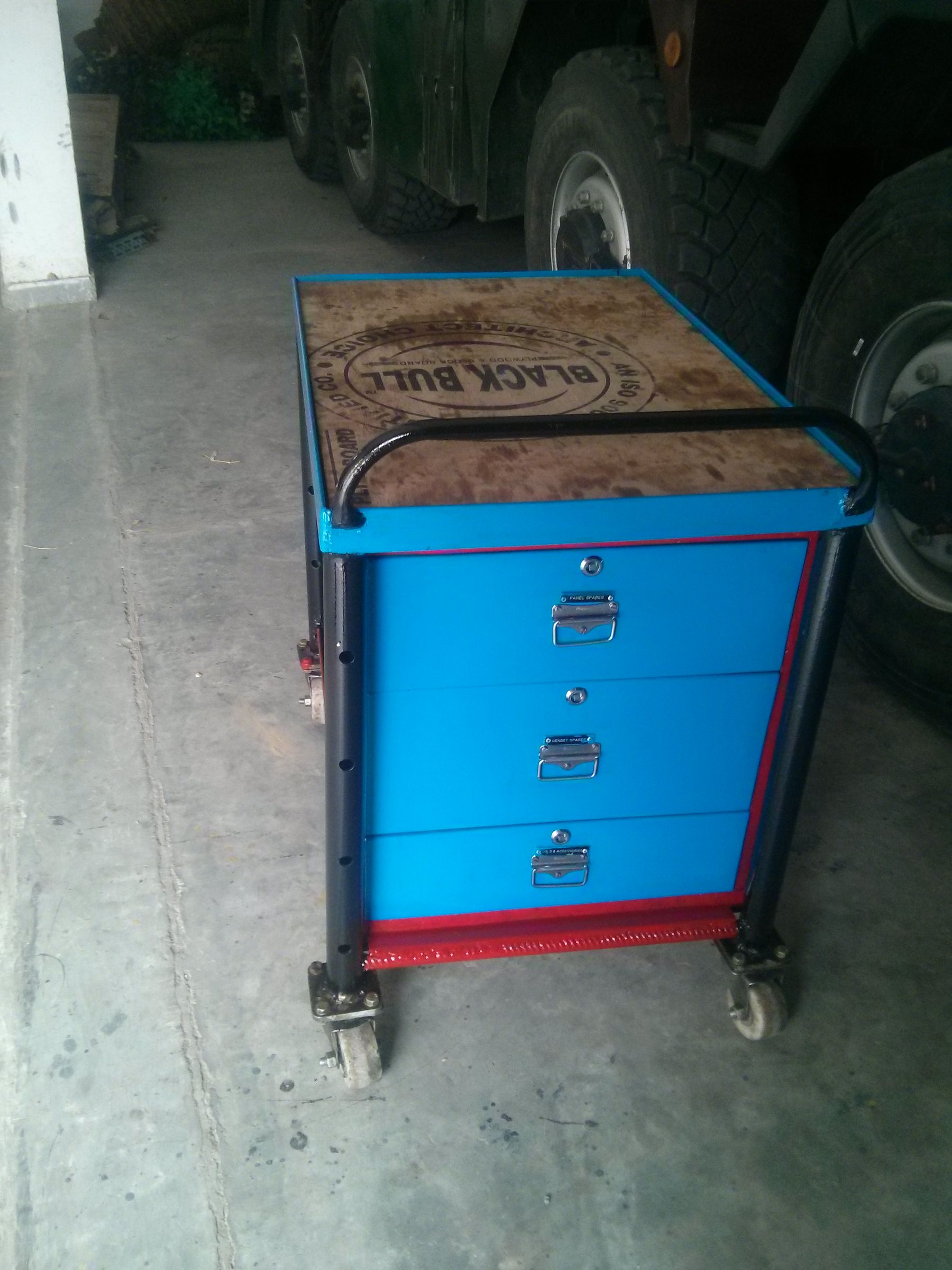 Tool Trolley From Scrap Metal : 7 Steps (with Pictures) - Instructables