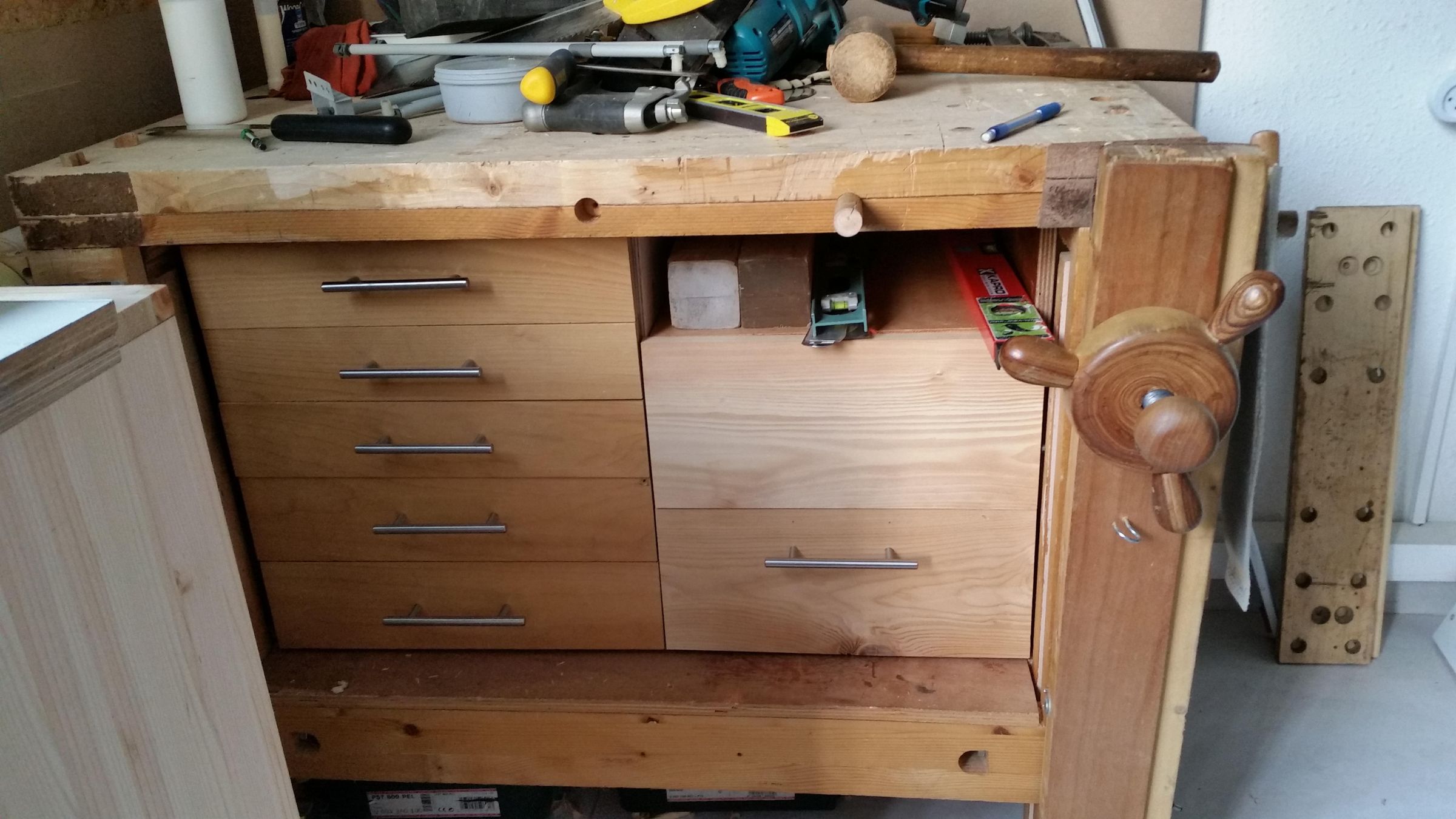 DIY Portable Workbench (knock-down Design) With a Leg Vise and Storage ...