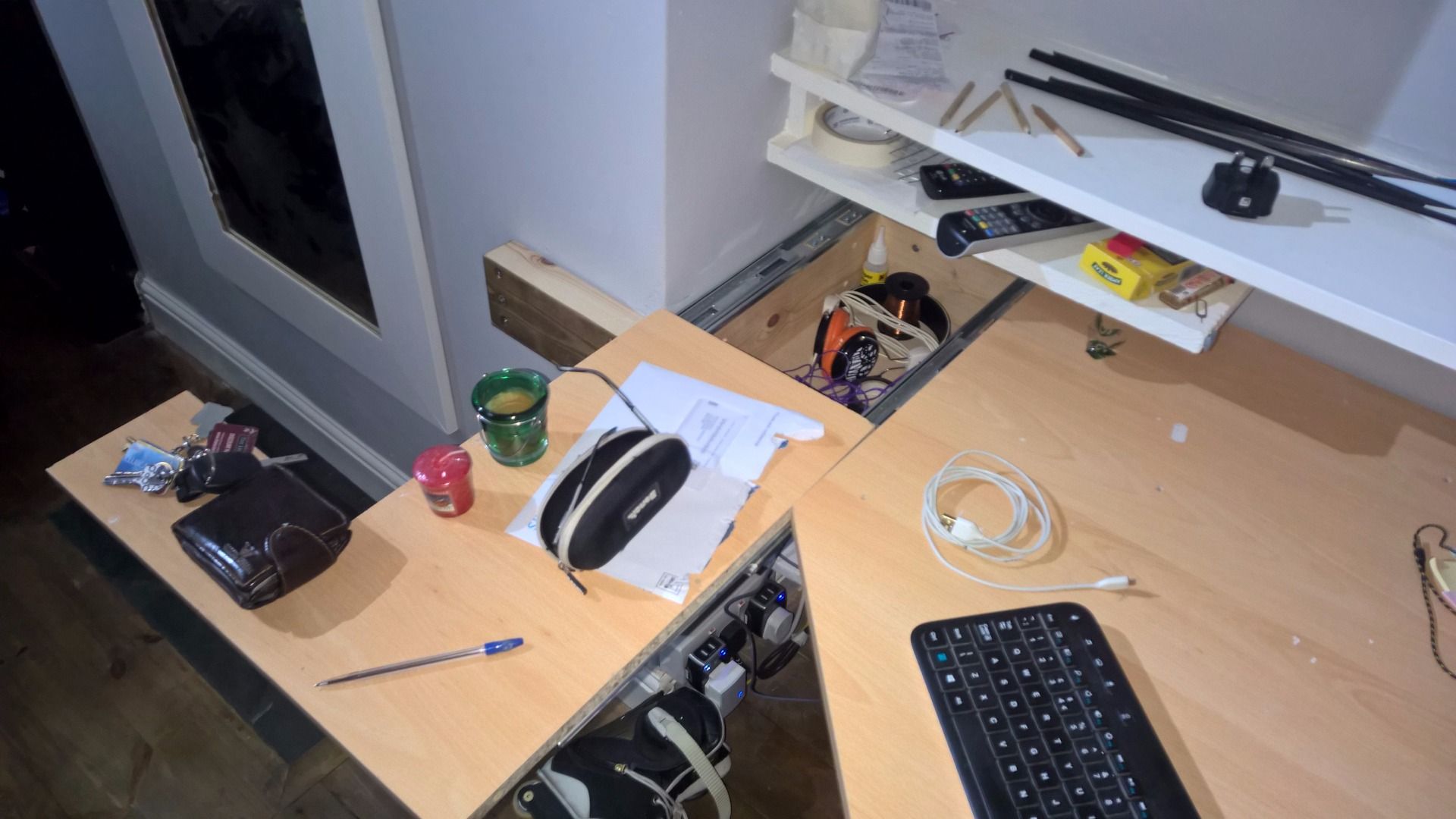 Secret Storage Floating Desk : 18 Steps (with Pictures) - Instructables