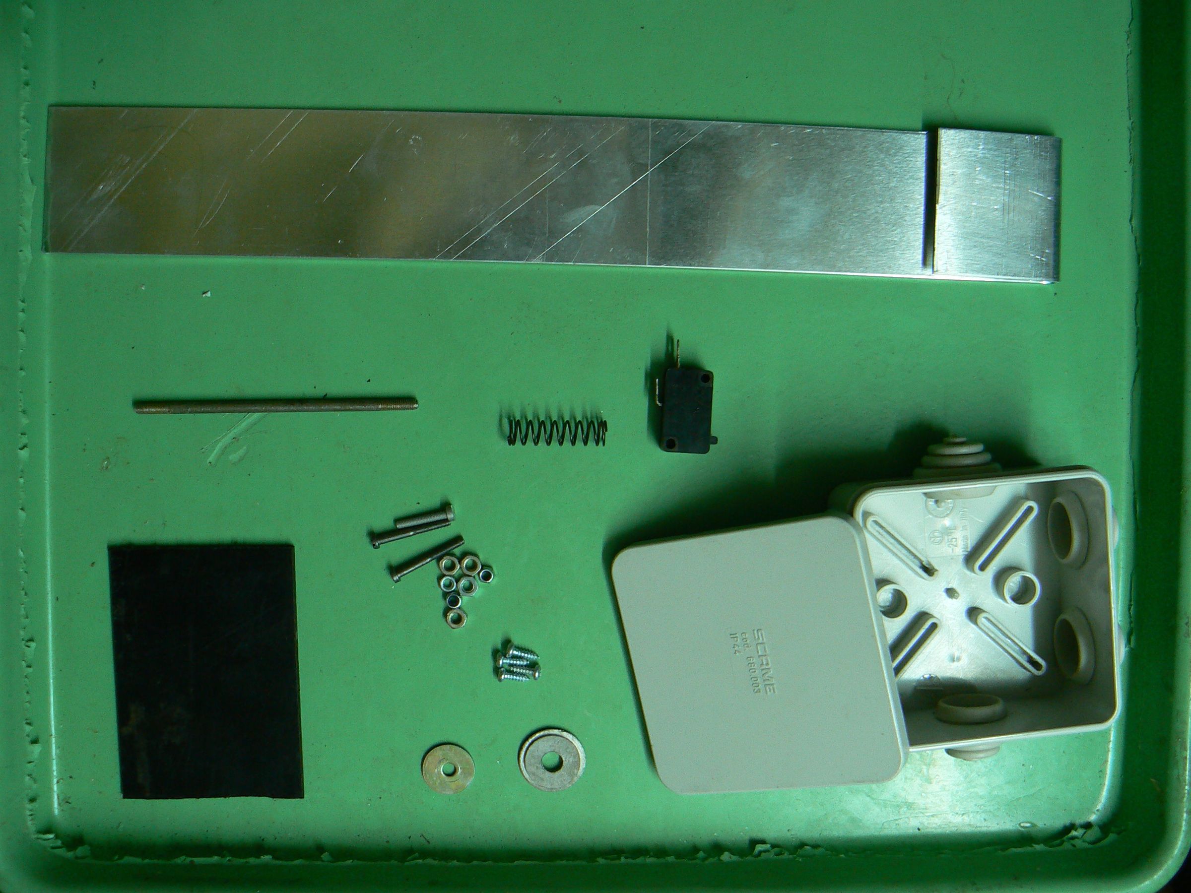 Simple Water Pump Protection Switch : 4 Steps - Instructables
