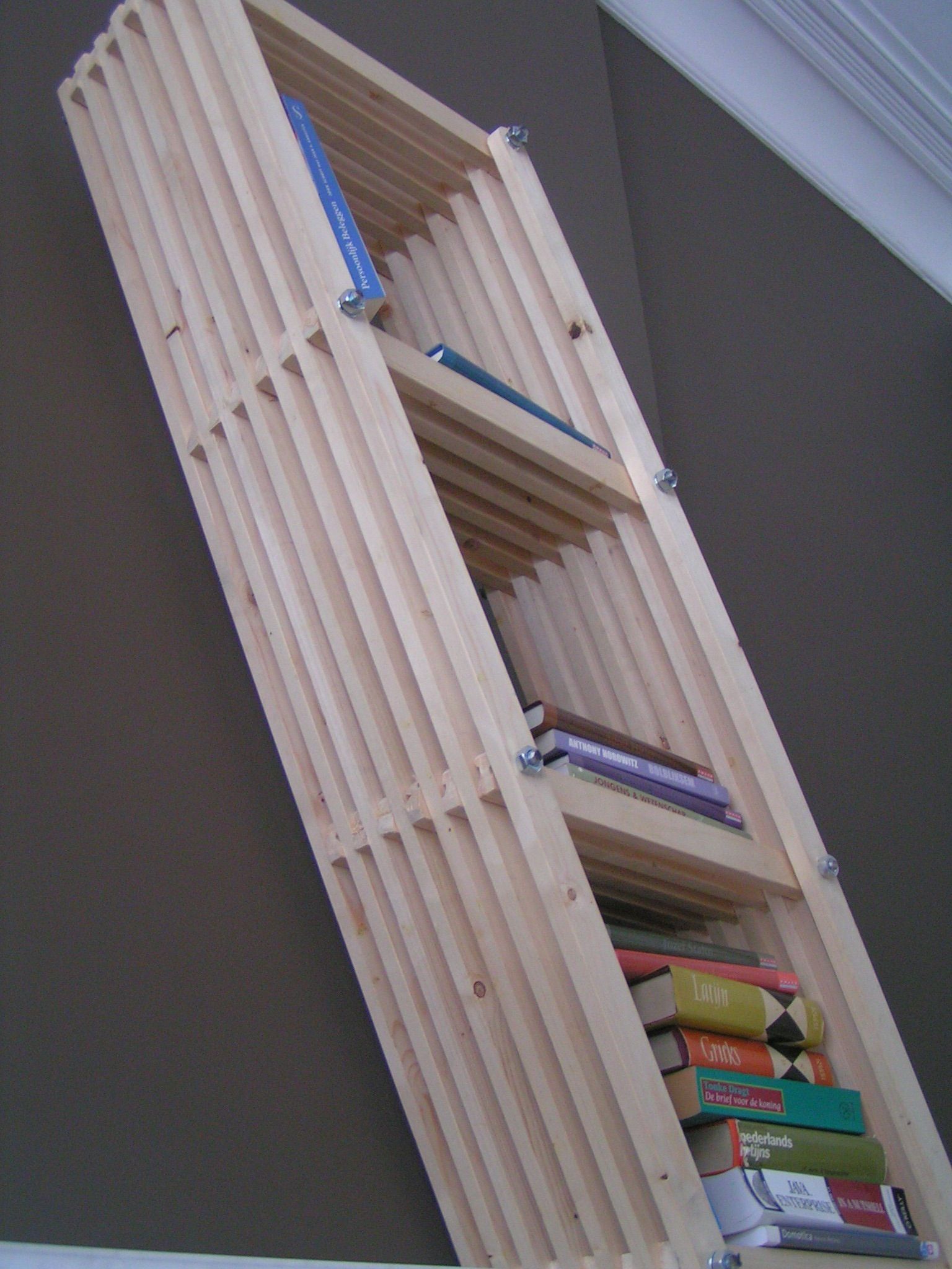 Adjustable Bookshelf for Angled Walls (with Pictures) - Instructables