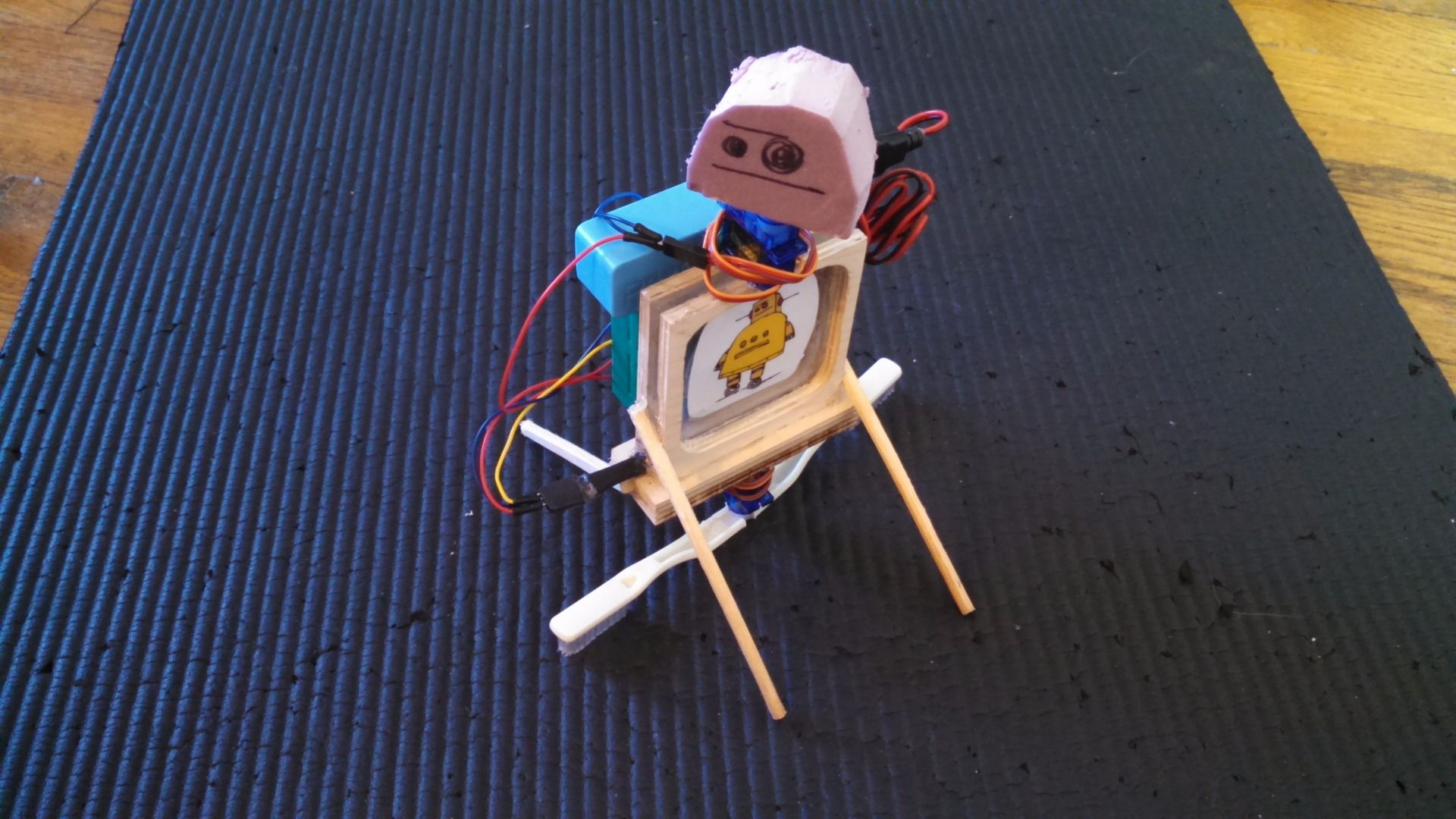 The Walking, Talking, Smarphone Controlled Instructables Robot : 4 ...
