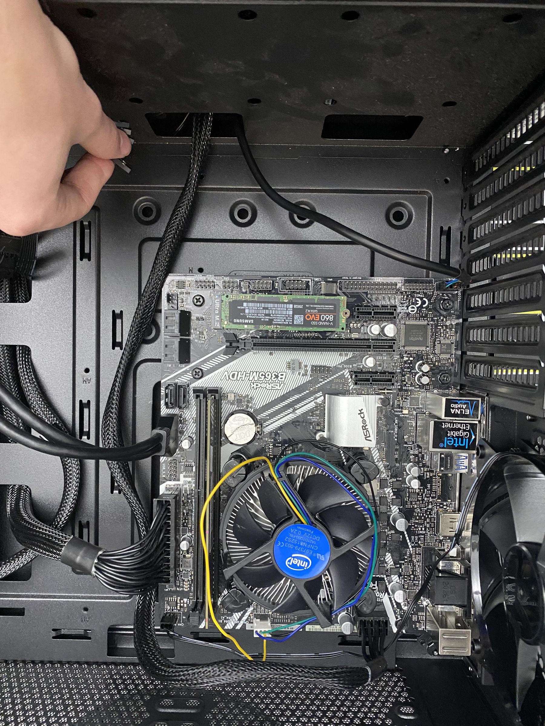 How to Build a PC (Personal Computer) : 8 Steps - Instructables