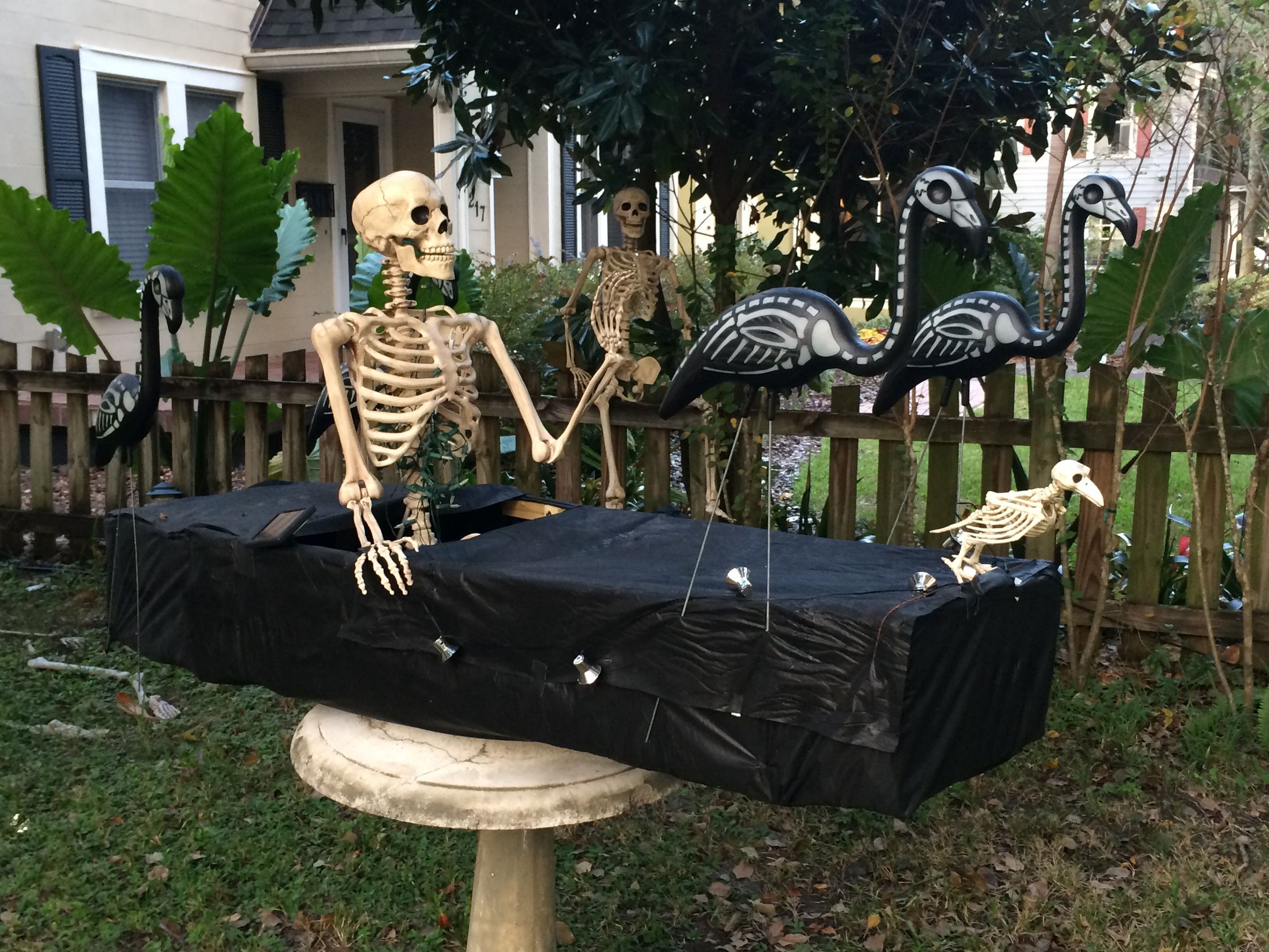 Flying Casket With Flamingo Pall Bearers : 5 Steps - Instructables