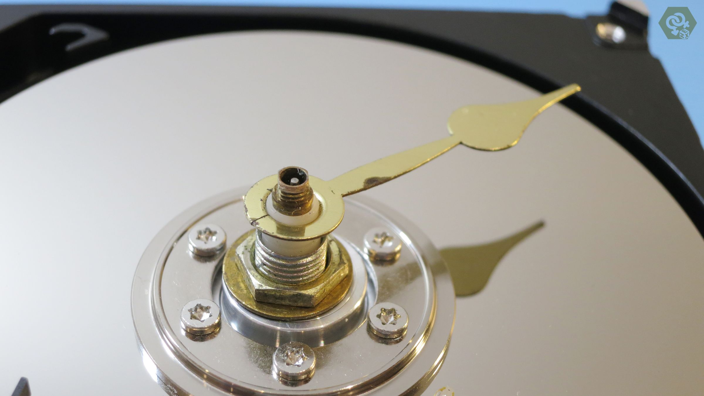 Upcycle a Hard Drive Into a Clock : 19 Steps (with Pictures ...