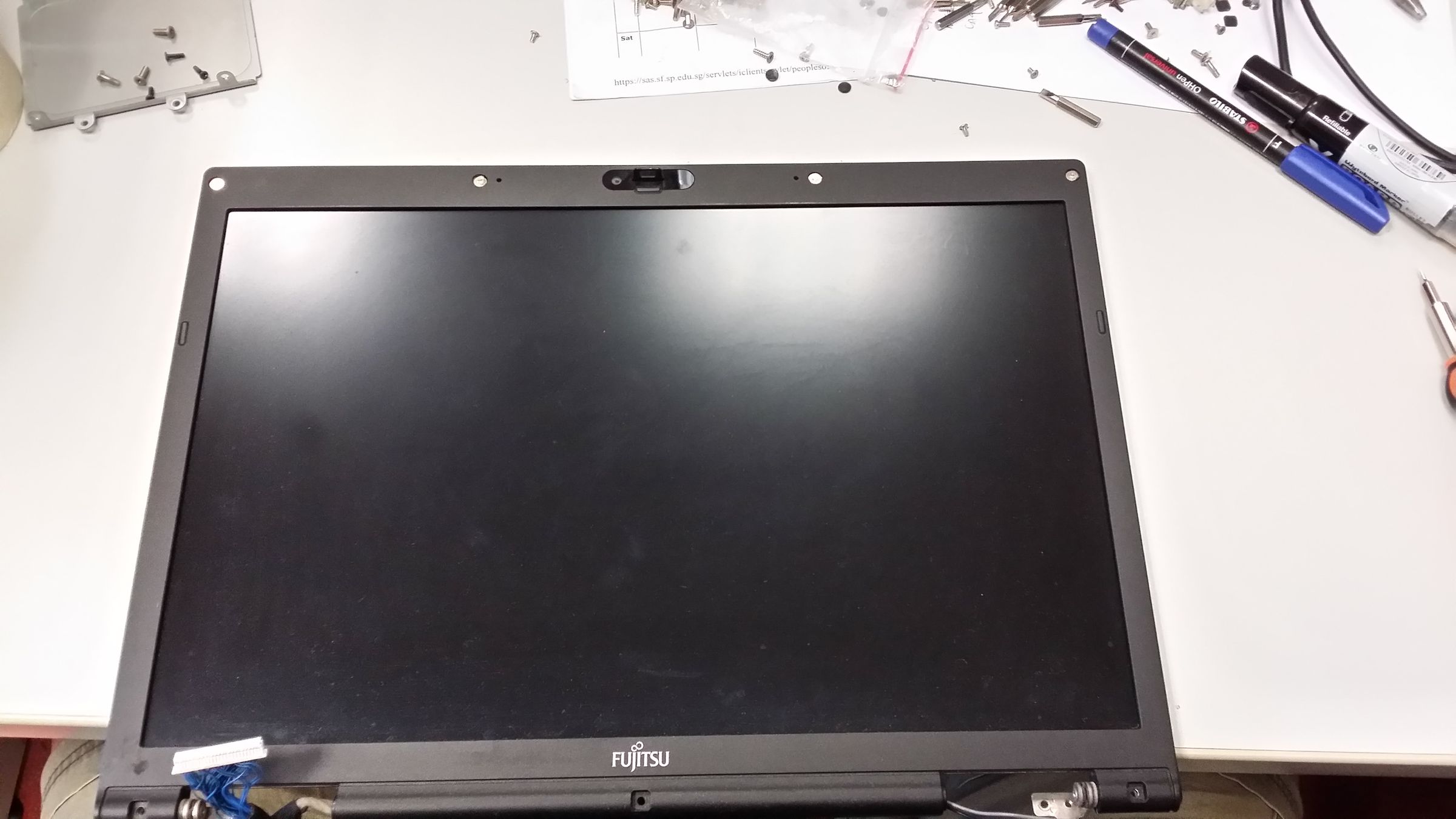 How to Re-purpose Dead Laptop's LCD : 4 Steps - Instructables