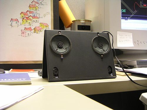 Slideshow: IPod-tables DVD Case Speakers-cheap and Easy - Instructables