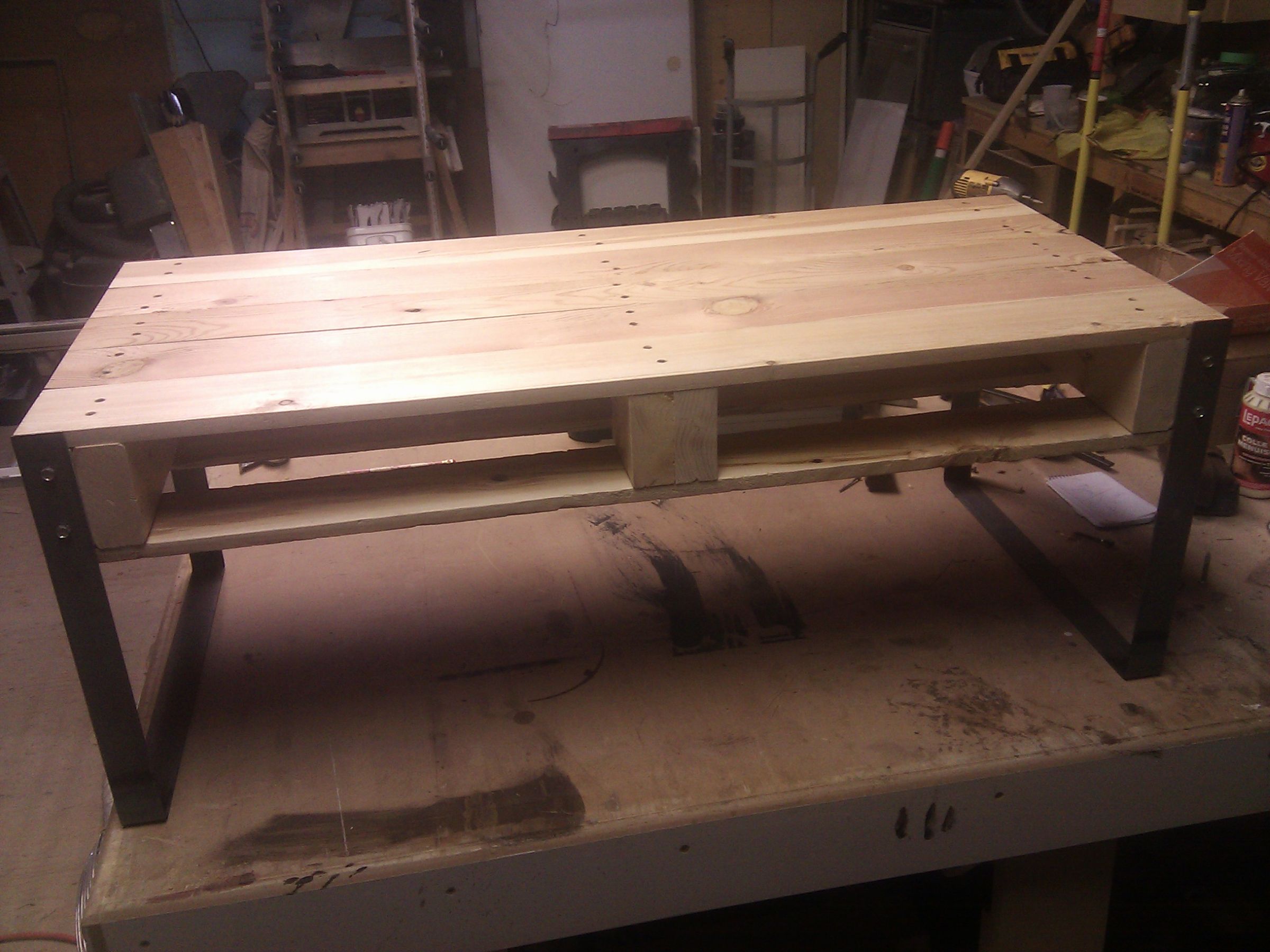 Modern Reclaimed Wood Coffee Table (Pallet/Skid Table) - Instructables