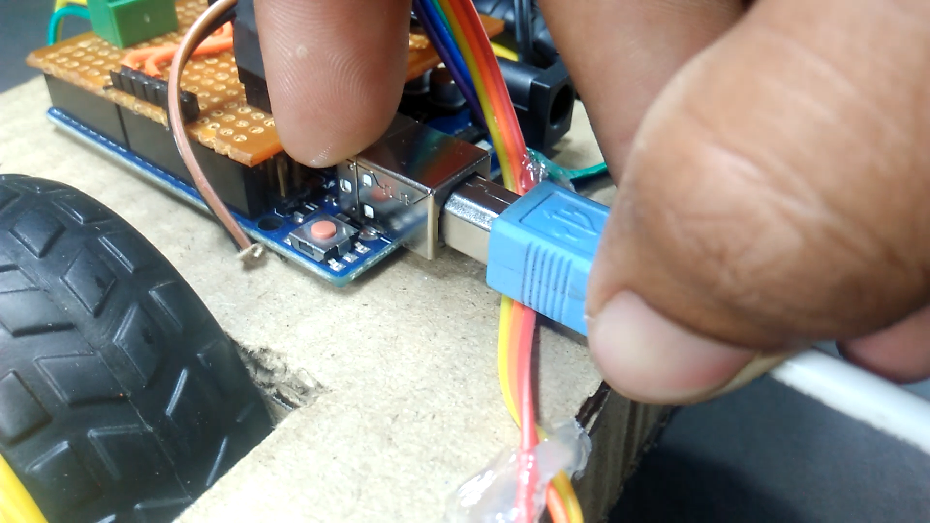 How to Make Arduino Based Edge Avoiding Robot : 4 Steps - Instructables How to Make Arduino Based Edge Avoiding Robot : 4 Steps - Instructables
