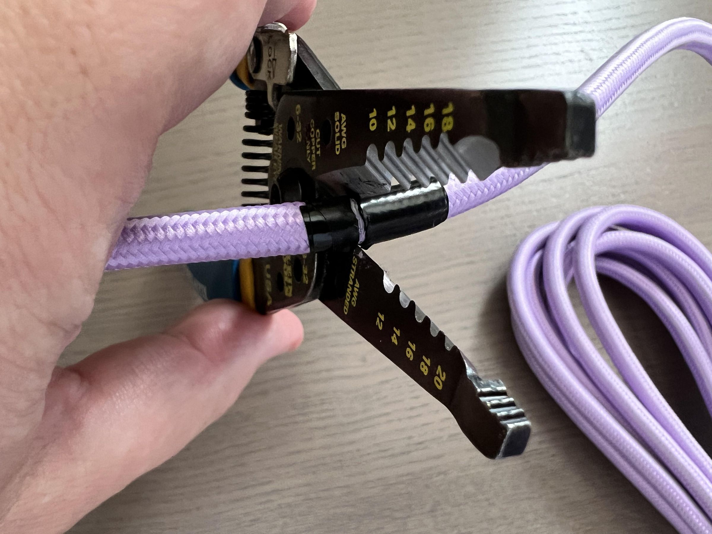 Desktop Power and USB Outlet (120v) : 7 Steps - Instructables