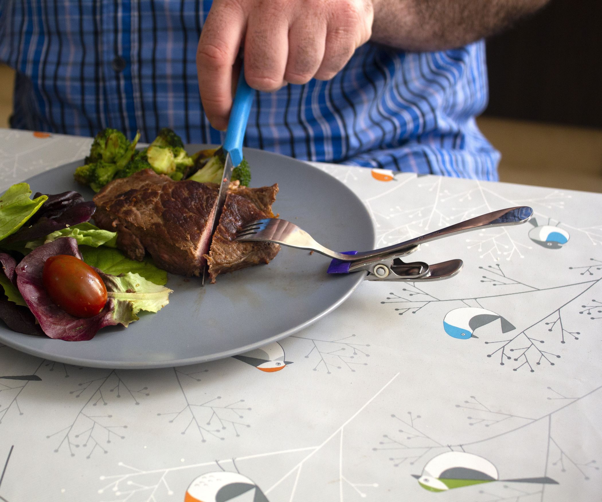 A Fork for Cutting and Eating Food Using Only One Hand : 11 Steps (with ...