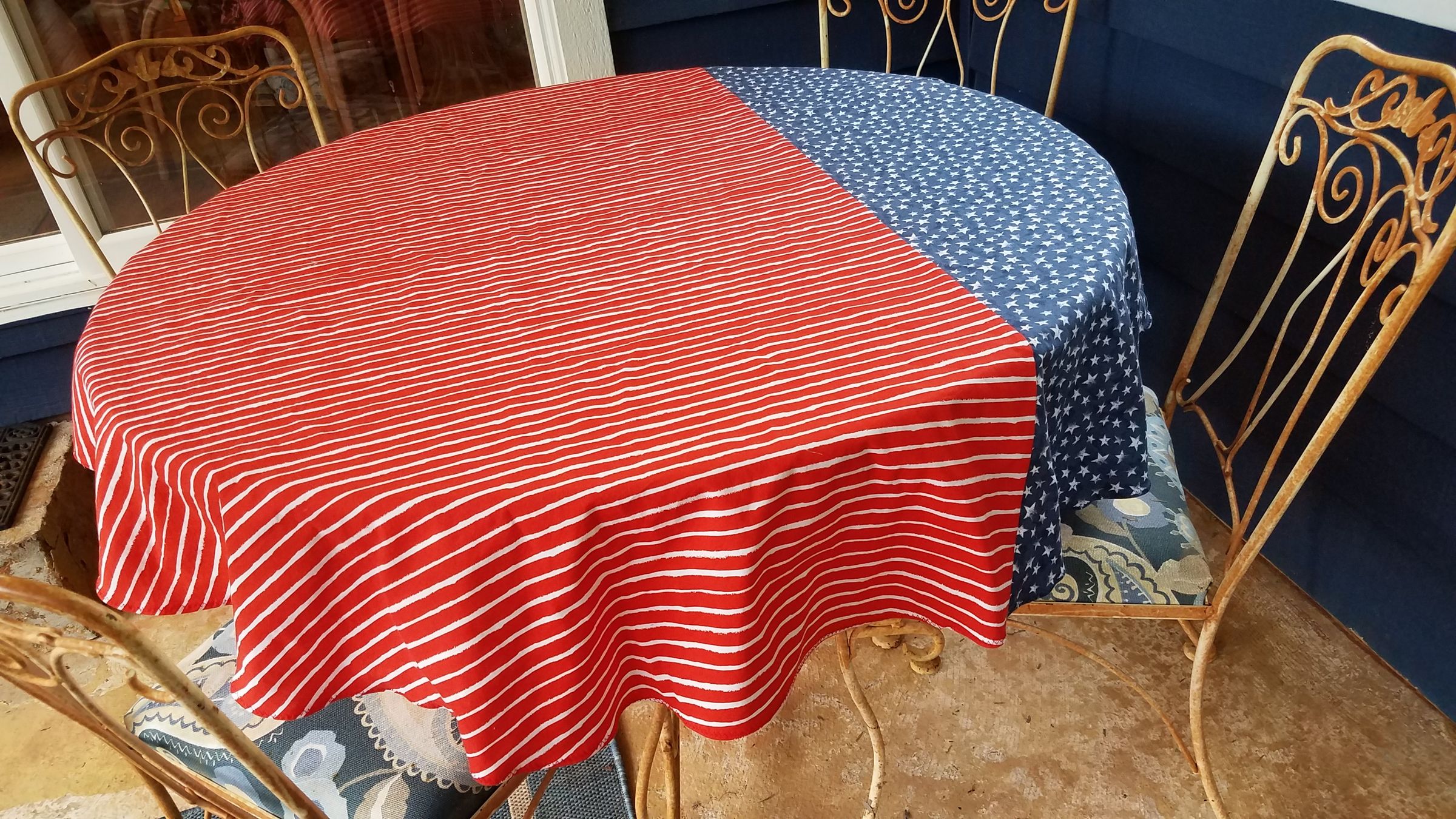 Patriotic Tablecloth for a Round Table : 4 Steps (with Pictures ...