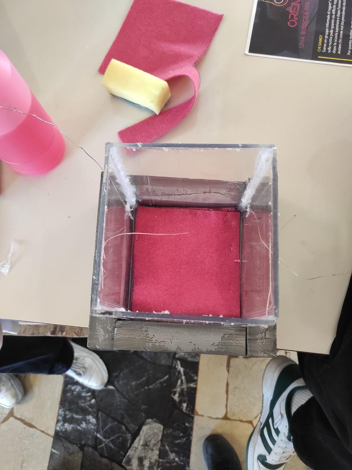 DIY Dry Ice Free Cloud Chamber : 4 Steps - Instructables