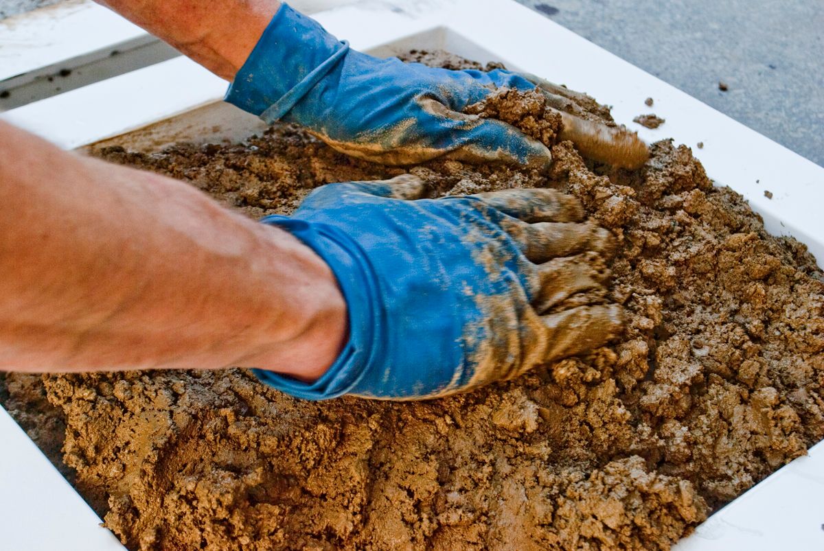 DIY CONCRETE:: How-To-Make Stepping Stones : 6 Steps - Instructables