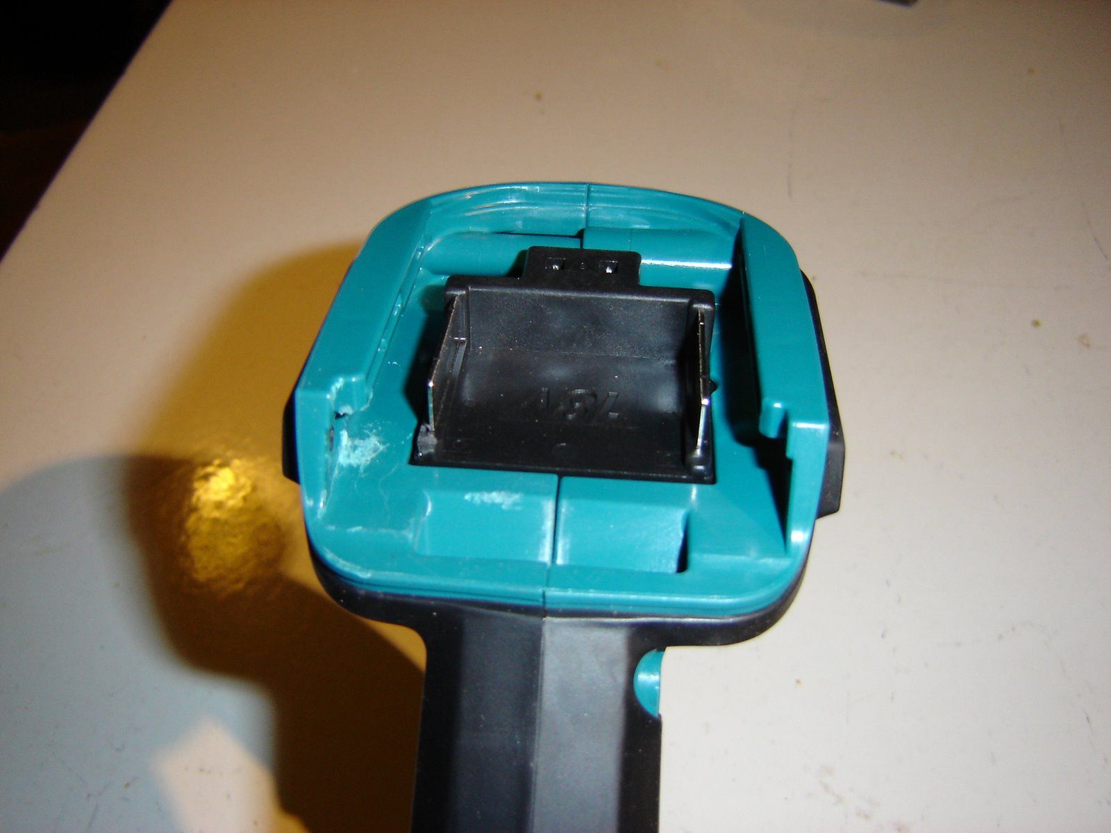 How to Fit the Makita LCT Battery Onto Your LXT Cordless Tools : 4 ...