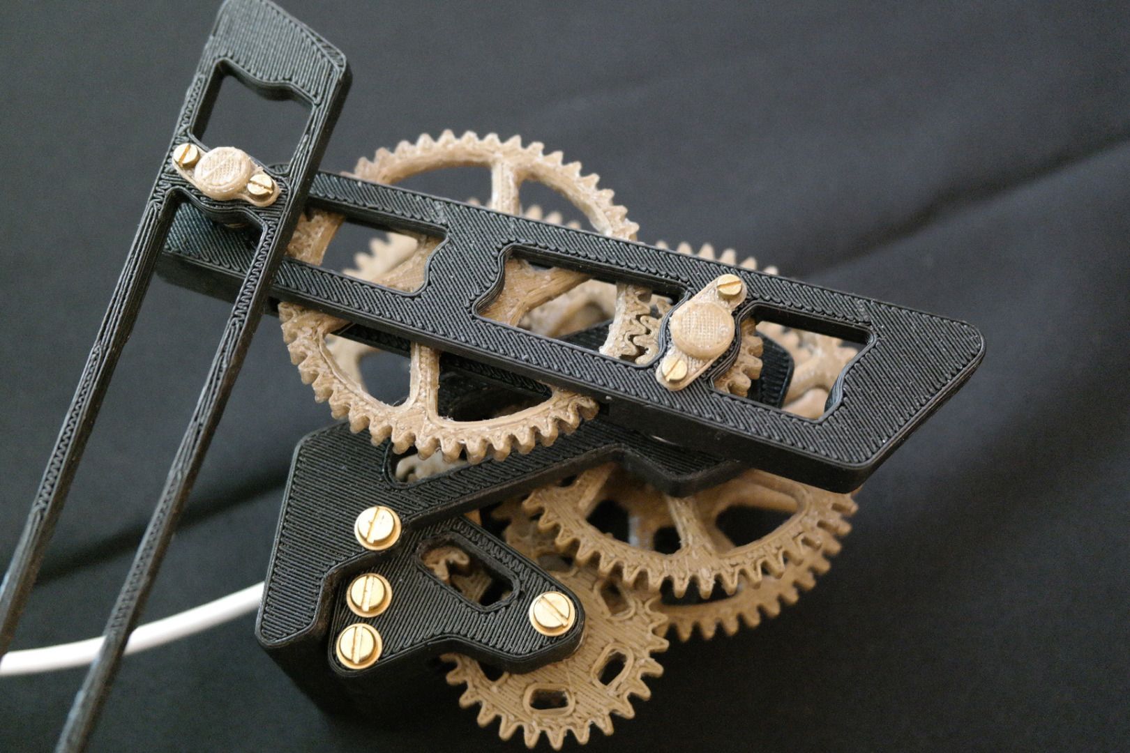 Hand in Hand Skeleton Clock : 11 Steps (with Pictures) - Instructables