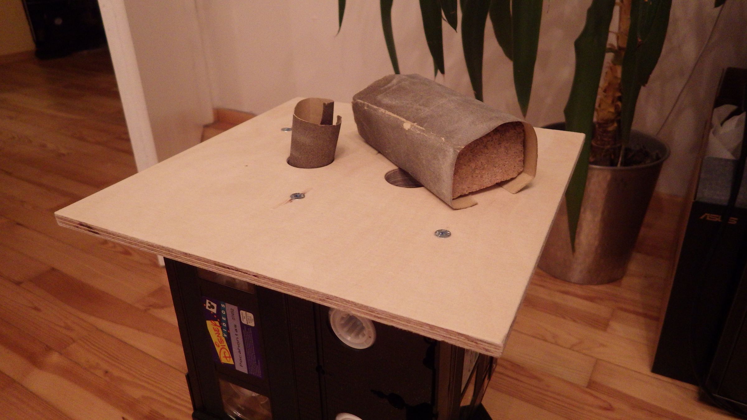 VHS Couch Table Legs : 10 Steps (with Pictures) - Instructables