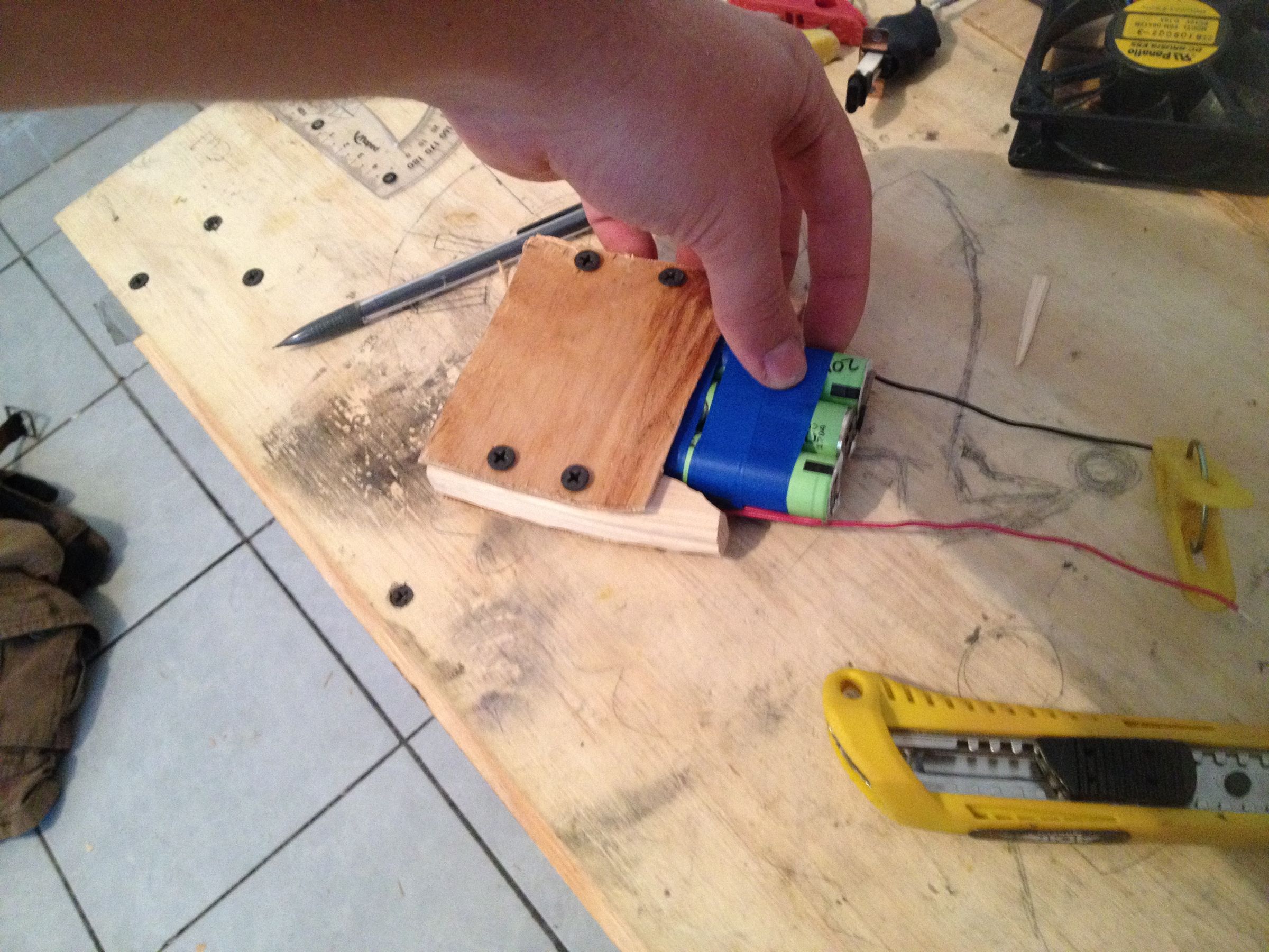 Free Battery Powered Fan With 20 Hour Life : 4 Steps - Instructables