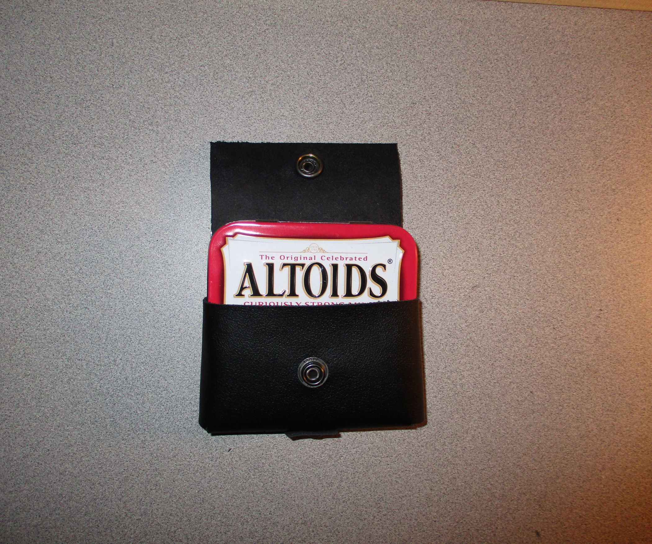 Leather Case for Altoid Tin Kits : 5 Steps - Instructables