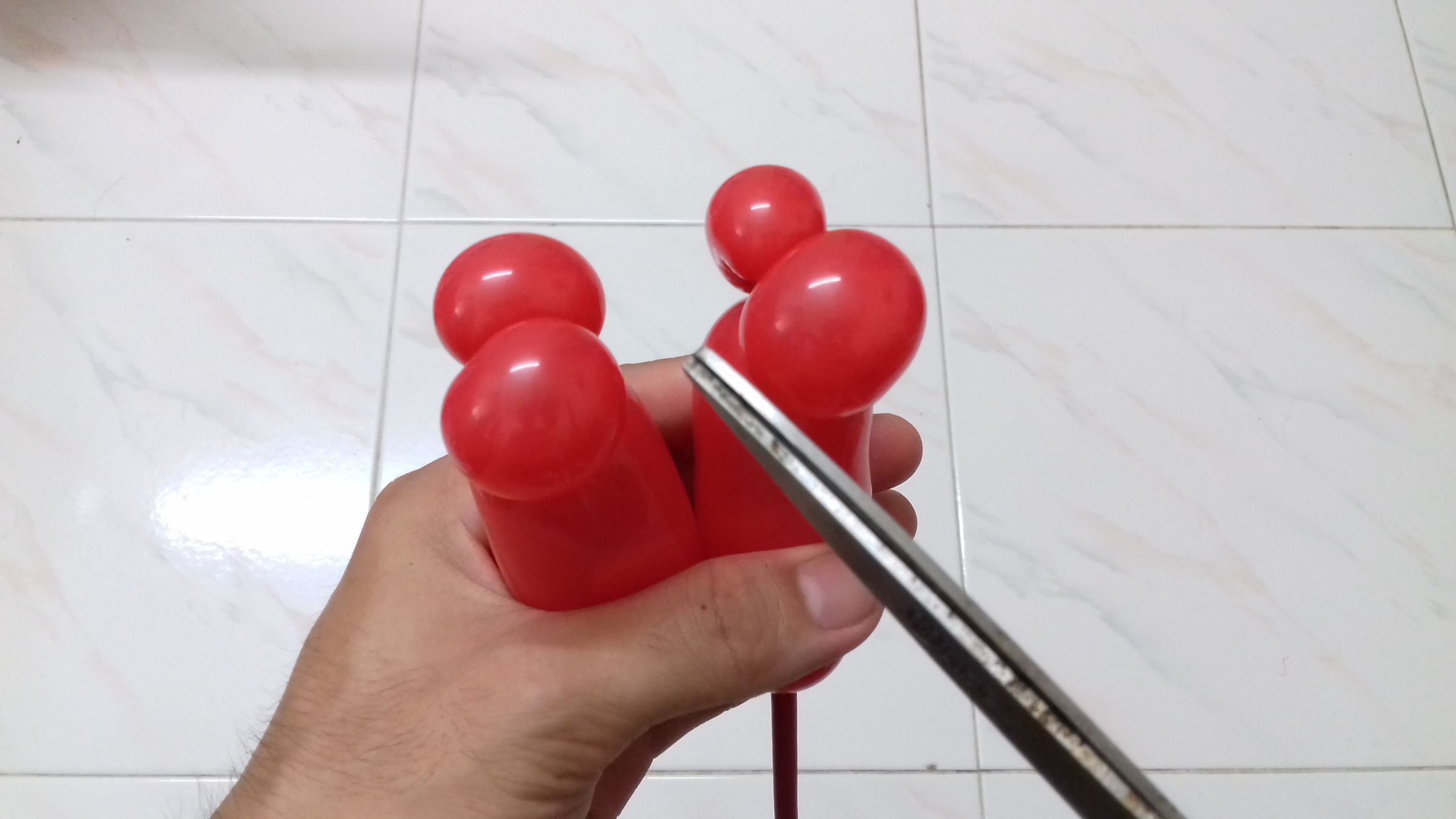 Balloon Twisting- Basic Skills- Types of Twists : 4 Steps - Instructables