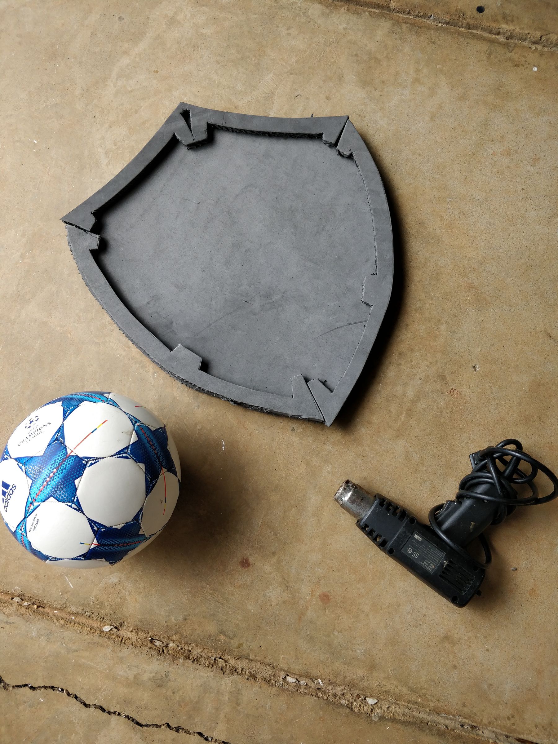 Legend of Zelda Hylian Shield : 7 Steps (with Pictures) - Instructables