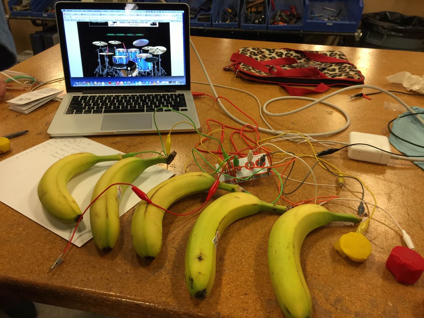 Introducing Makey Makey : 7 Steps - Instructables