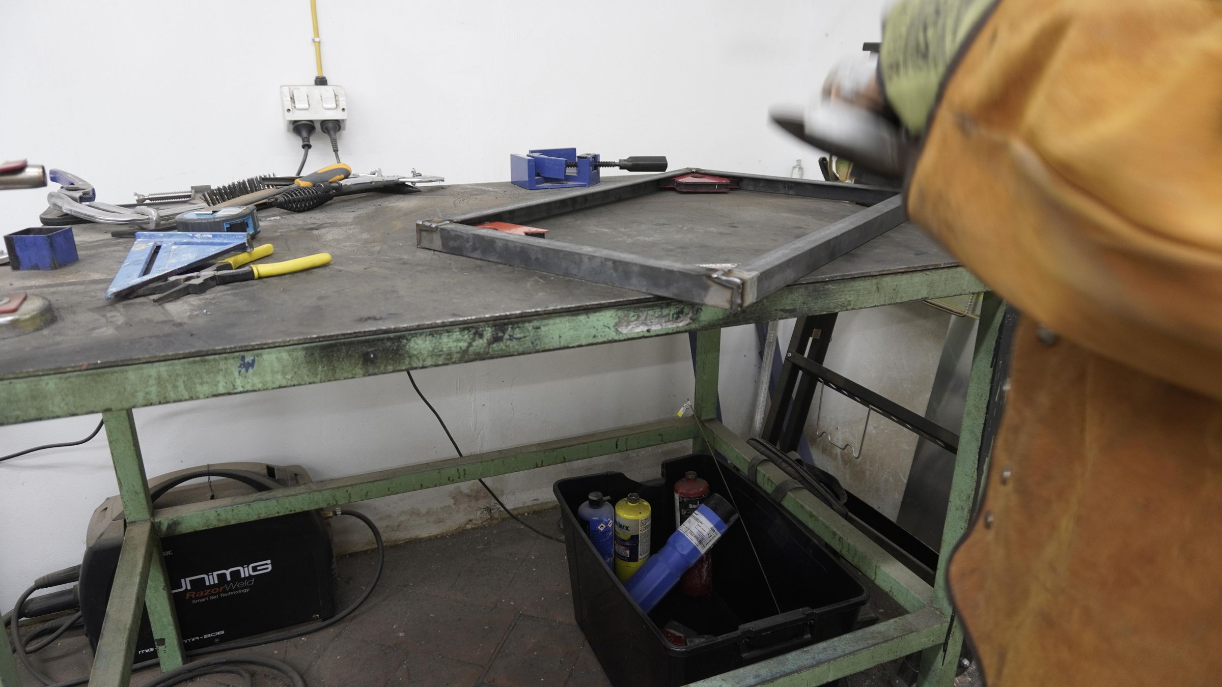 Industrial-style Metal and Timber Study Desk : 5 Steps (with Pictures ...