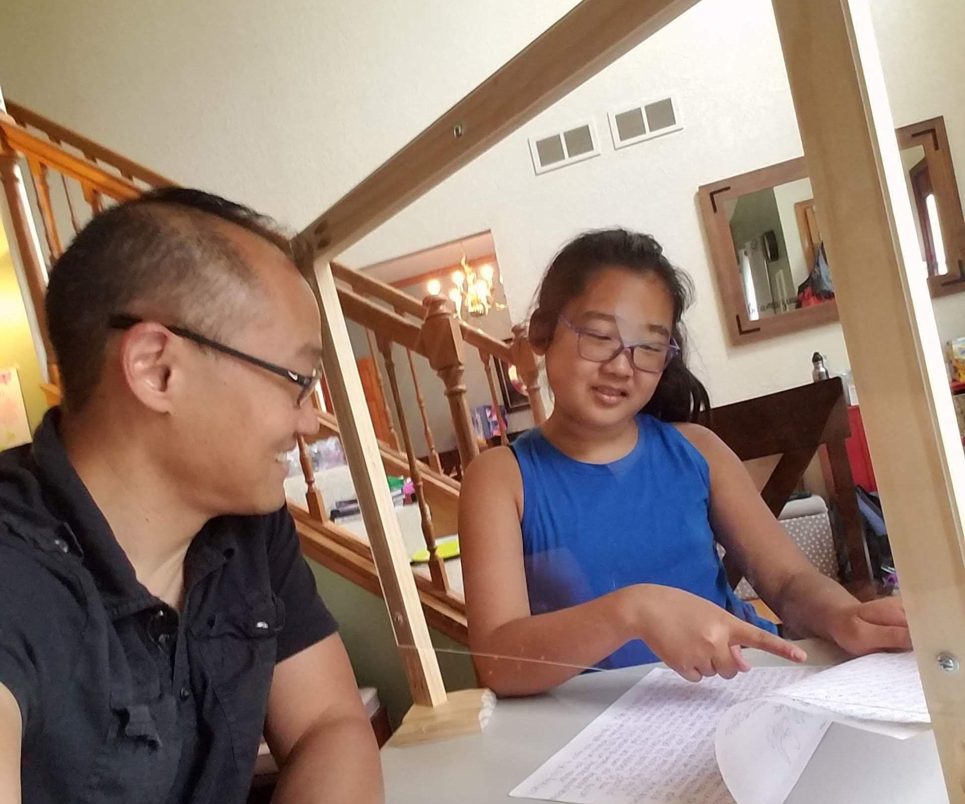 DIY Teacher Desk Shield for Writing Conferences : 7 Steps (with ...