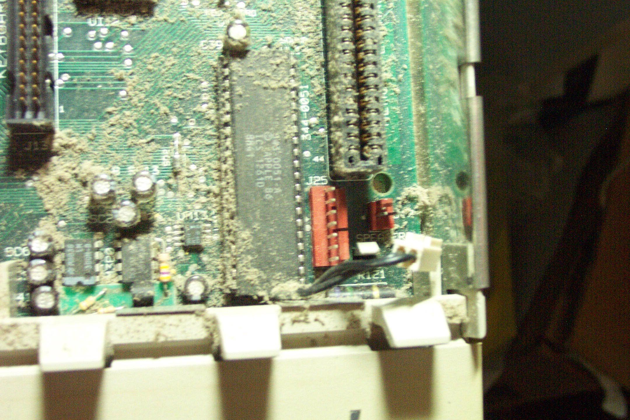Replace an Apple IIGS Clock Battery : 7 Steps - Instructables